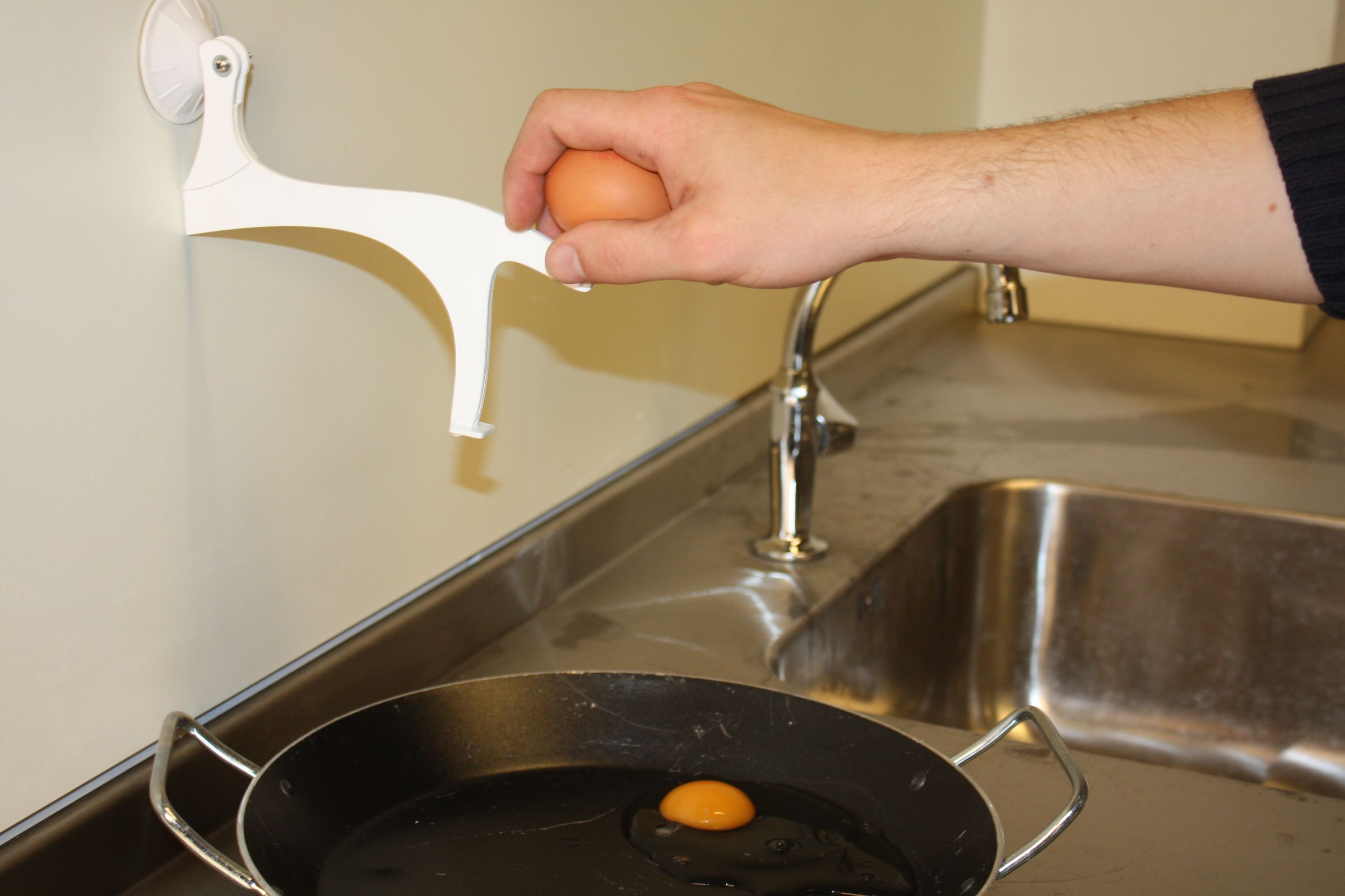 The EZegg, Breaking an Egg With One Hand : 7 Steps (with Pictures ...