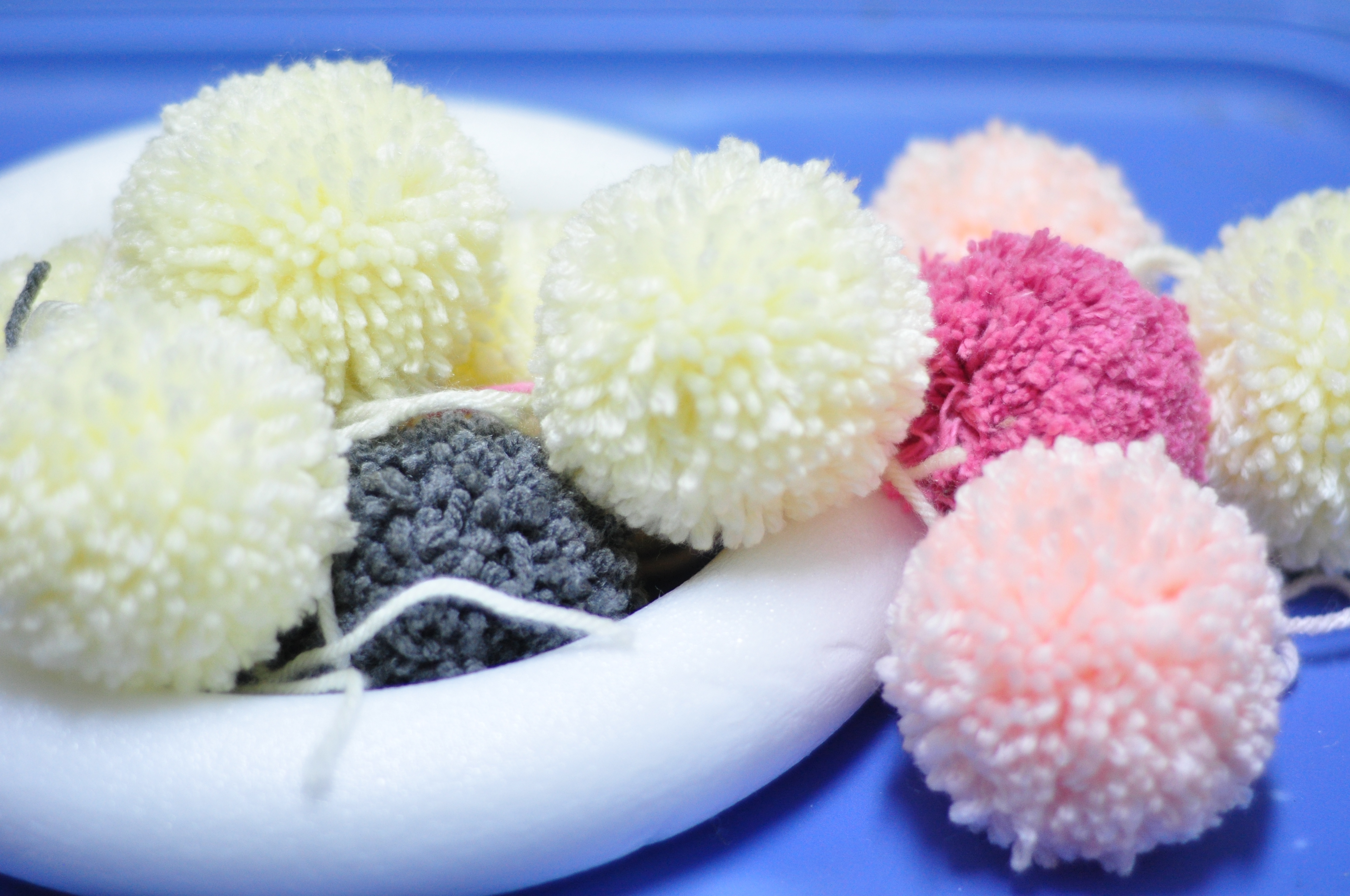 Warm Fuzzy Wreath (with Pictures) - Instructables