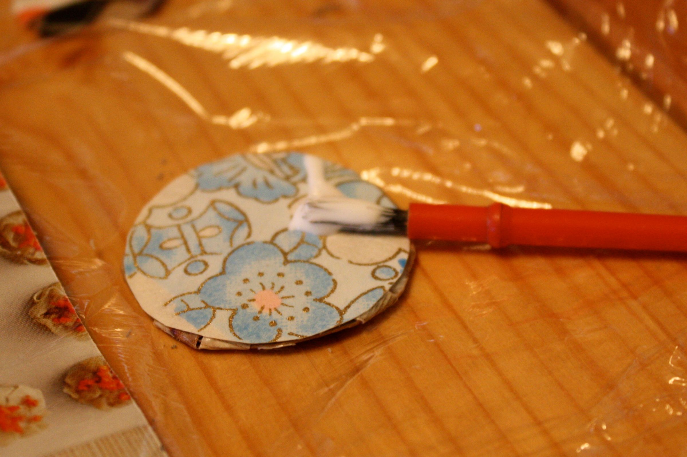 Reversible Cardboard Disc Necklace : 9 Steps - Instructables