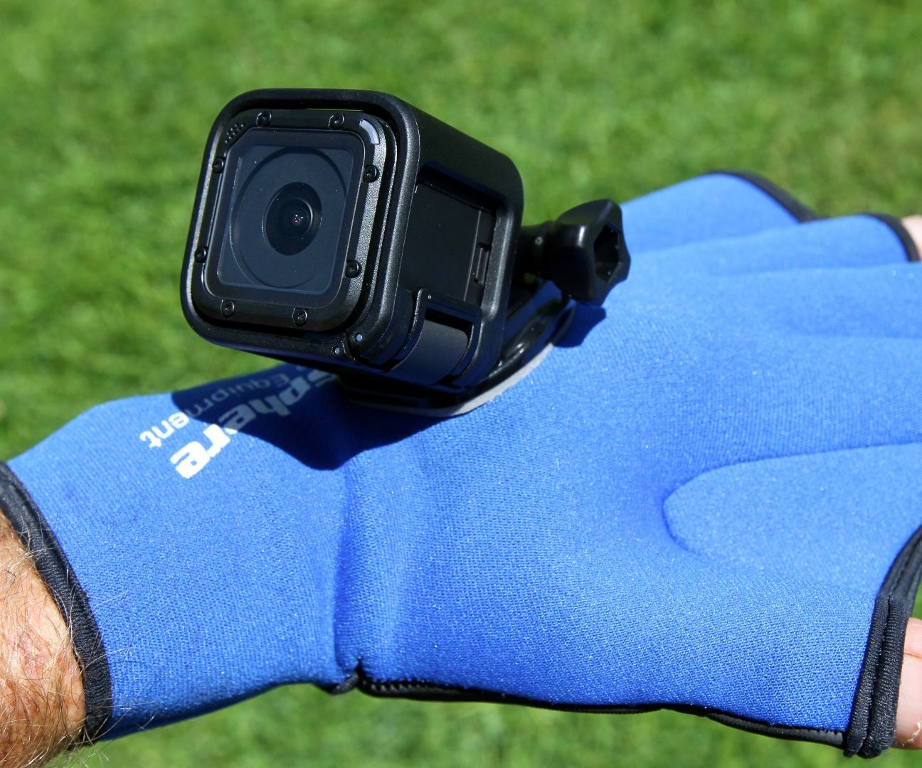 Go Pro 4 Surf Glove : 4 Steps (with Pictures) - Instructables