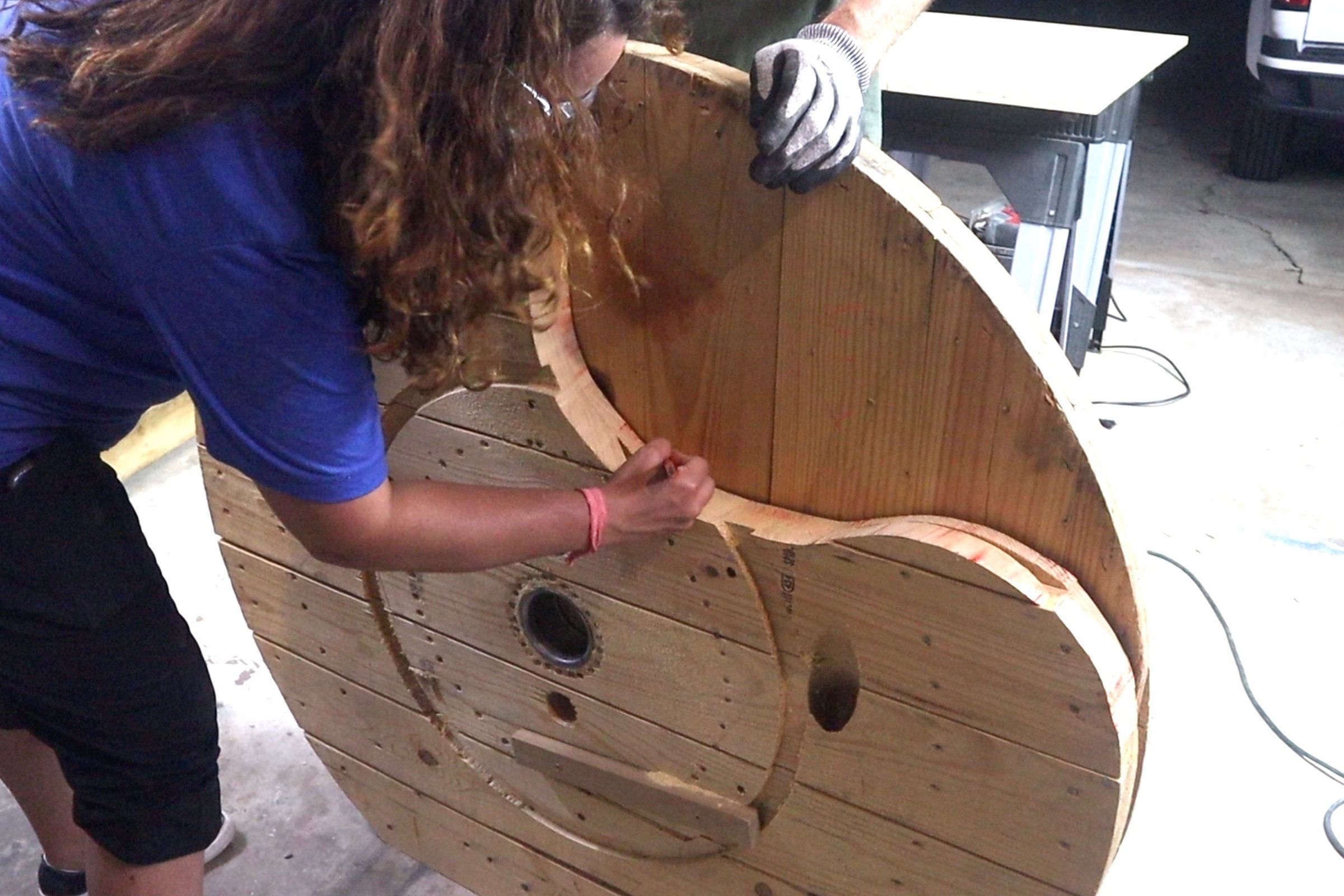 Cable Spool Pallet Bench - DIY Outdoor Seating! : 10 Steps (with ...