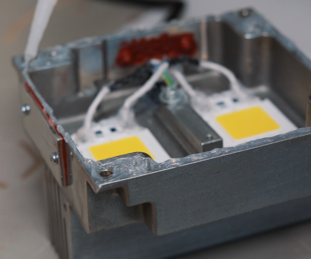 DIY FLOODLIGHT W/AC LEDs (+EFFICIENCY VS DC LEDs) : 21 Steps (with ...