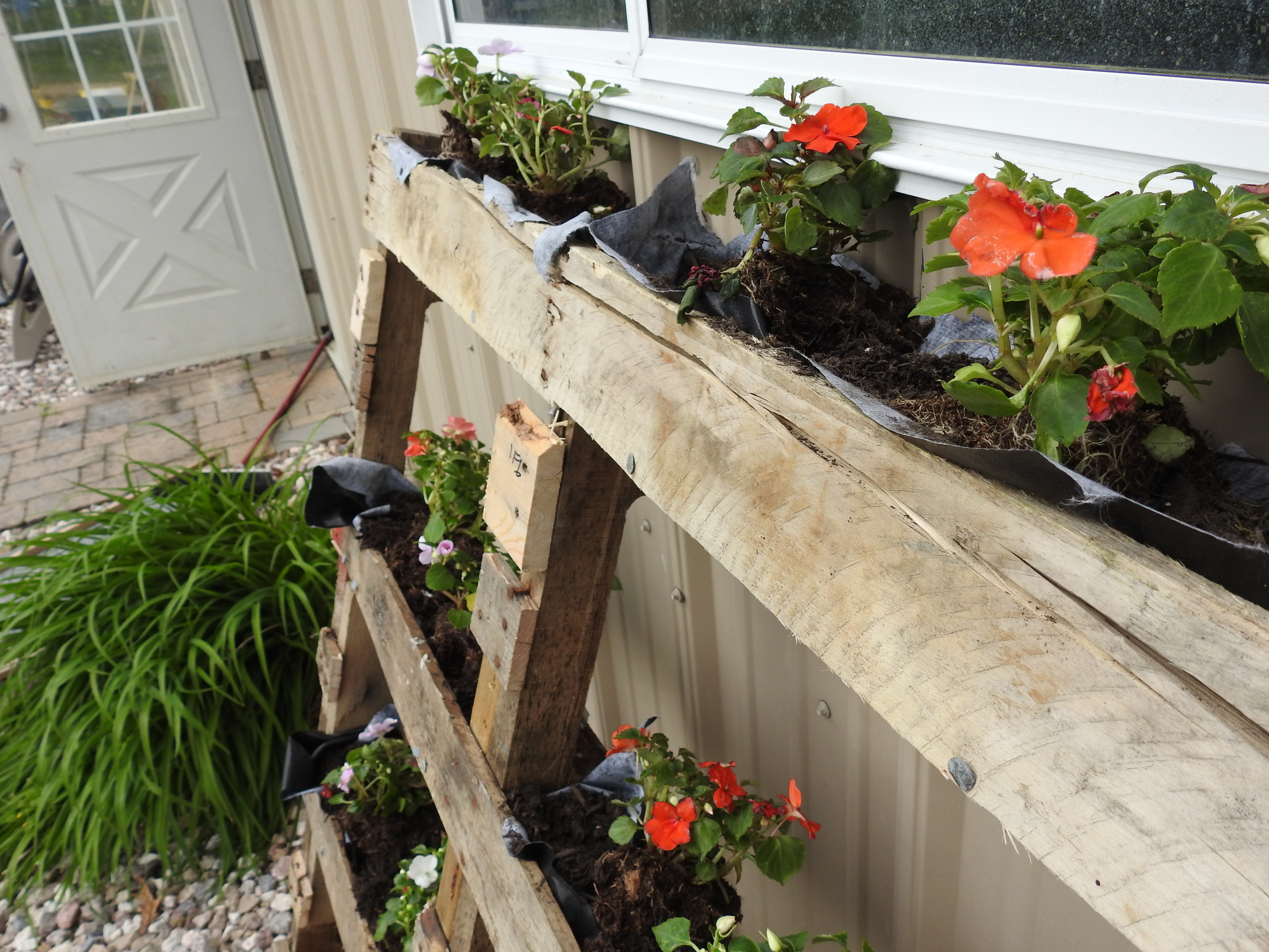 Pallet Flower Box : 8 Steps - Instructables
