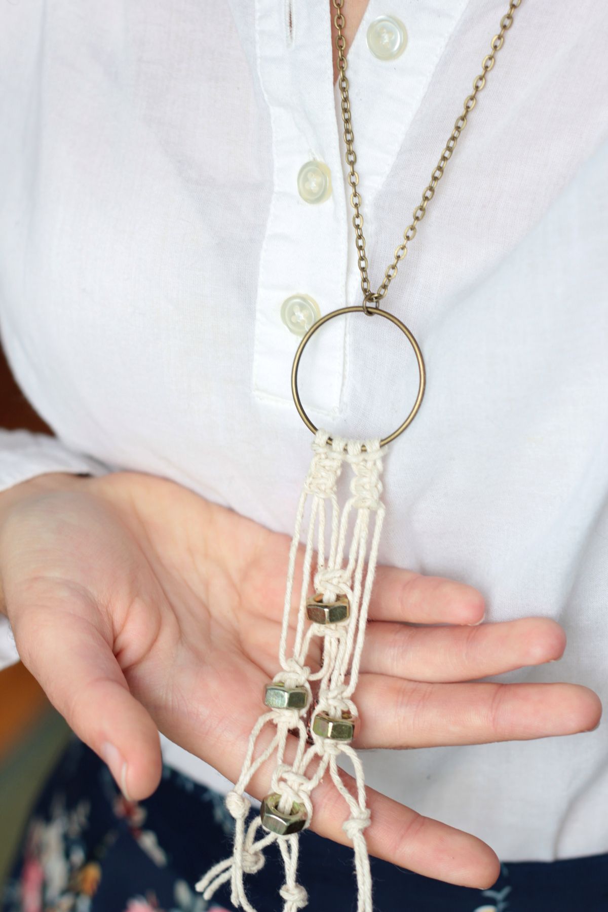 Simple Macrame Necklace : 4 Steps (with Pictures) - Instructables