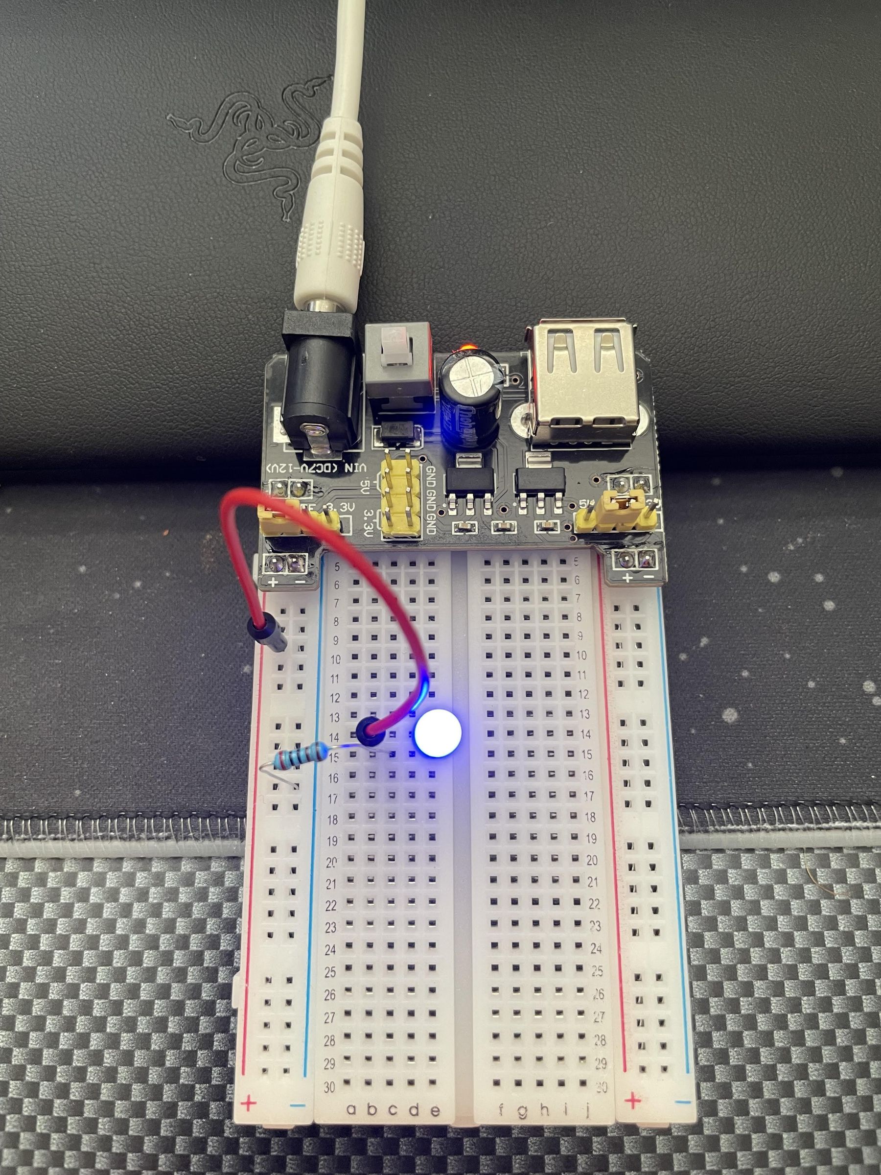 How to Use a Breadboard : 5 Steps (with Pictures) - Instructables