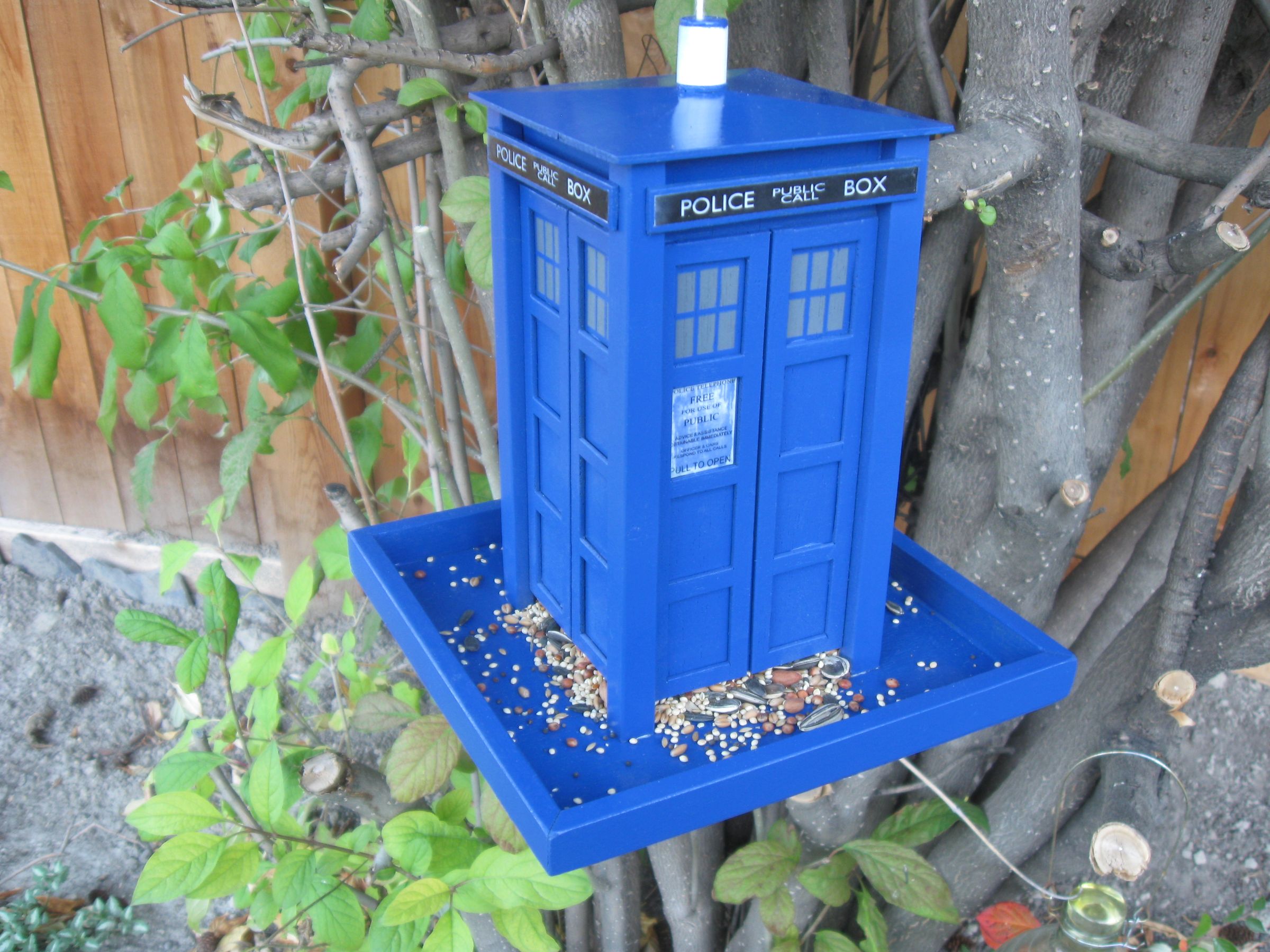 TARDIS Bird Feeder : 9 Steps (with Pictures) - Instructables