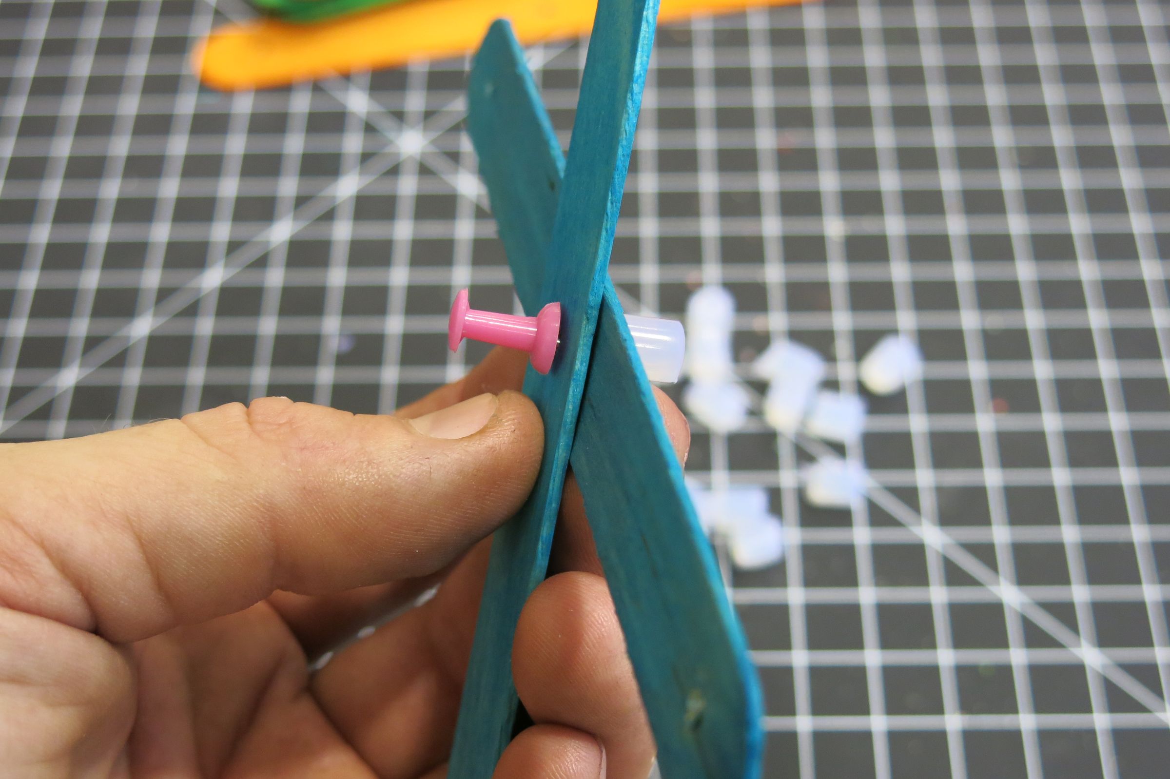 Scissor Lift (by Craft Sticks!) : 4 Steps (with Pictures) - Instructables