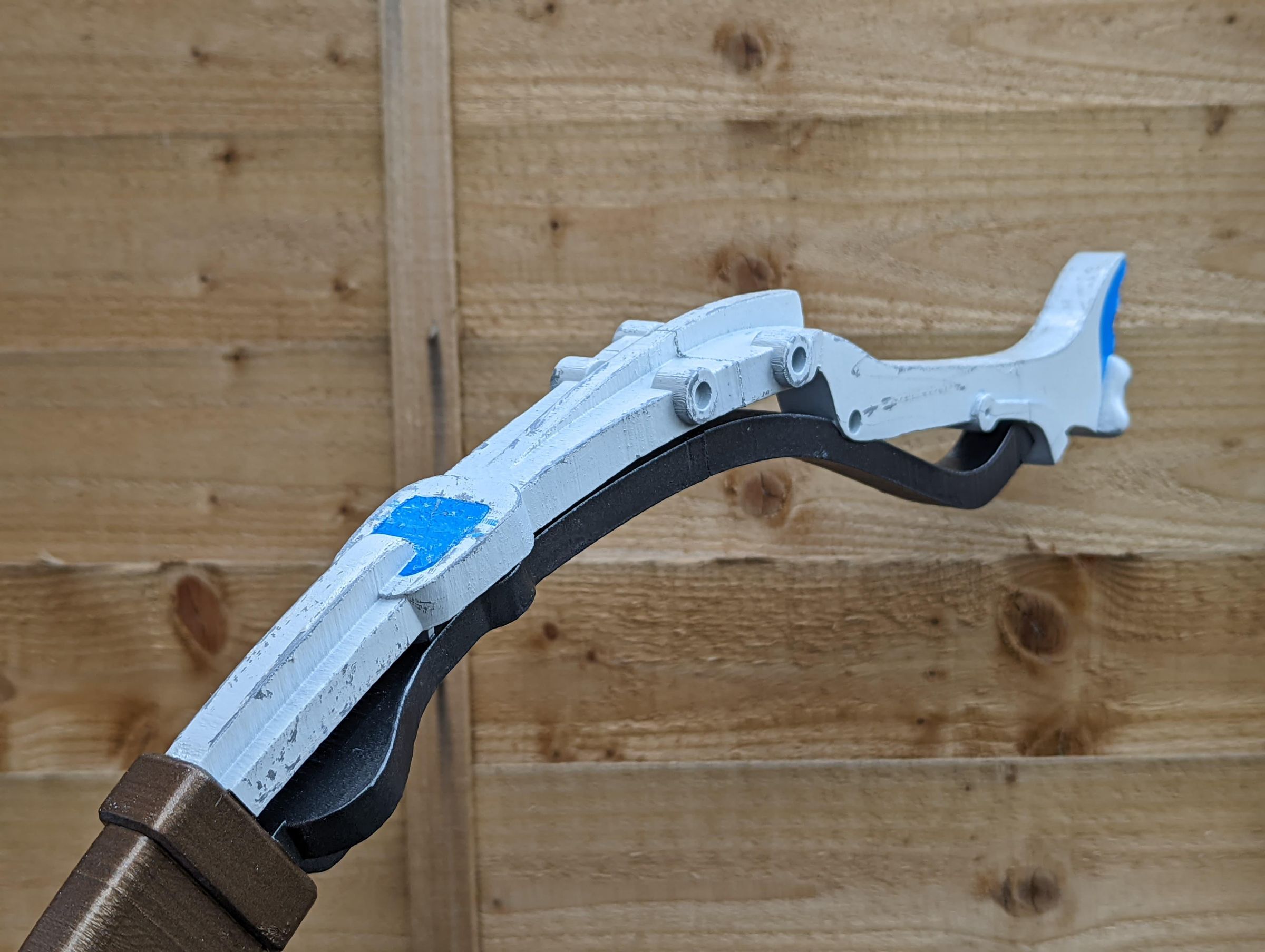 Realistic Weathering on Cosplay Props (Aloy's Bow From Horizon) : 7 ...