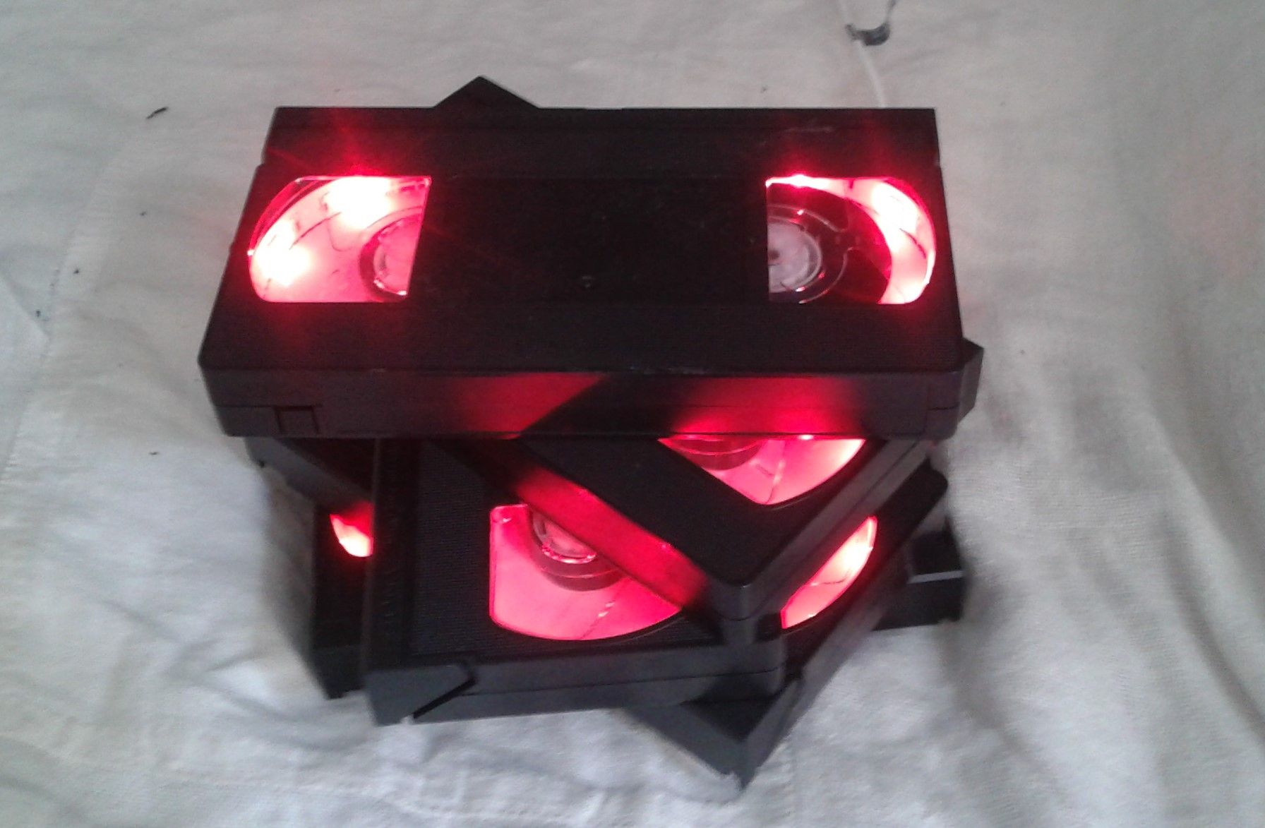 VHS DECORATION LAMP : 10 Steps (with Pictures) - Instructables
