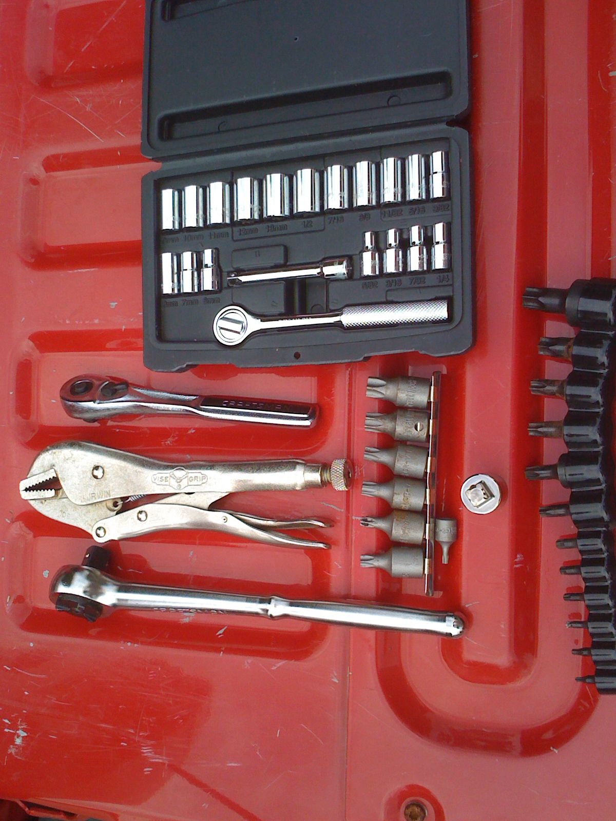 Replacing a Tailgate on a Ford F-150 : 16 Steps - Instructables