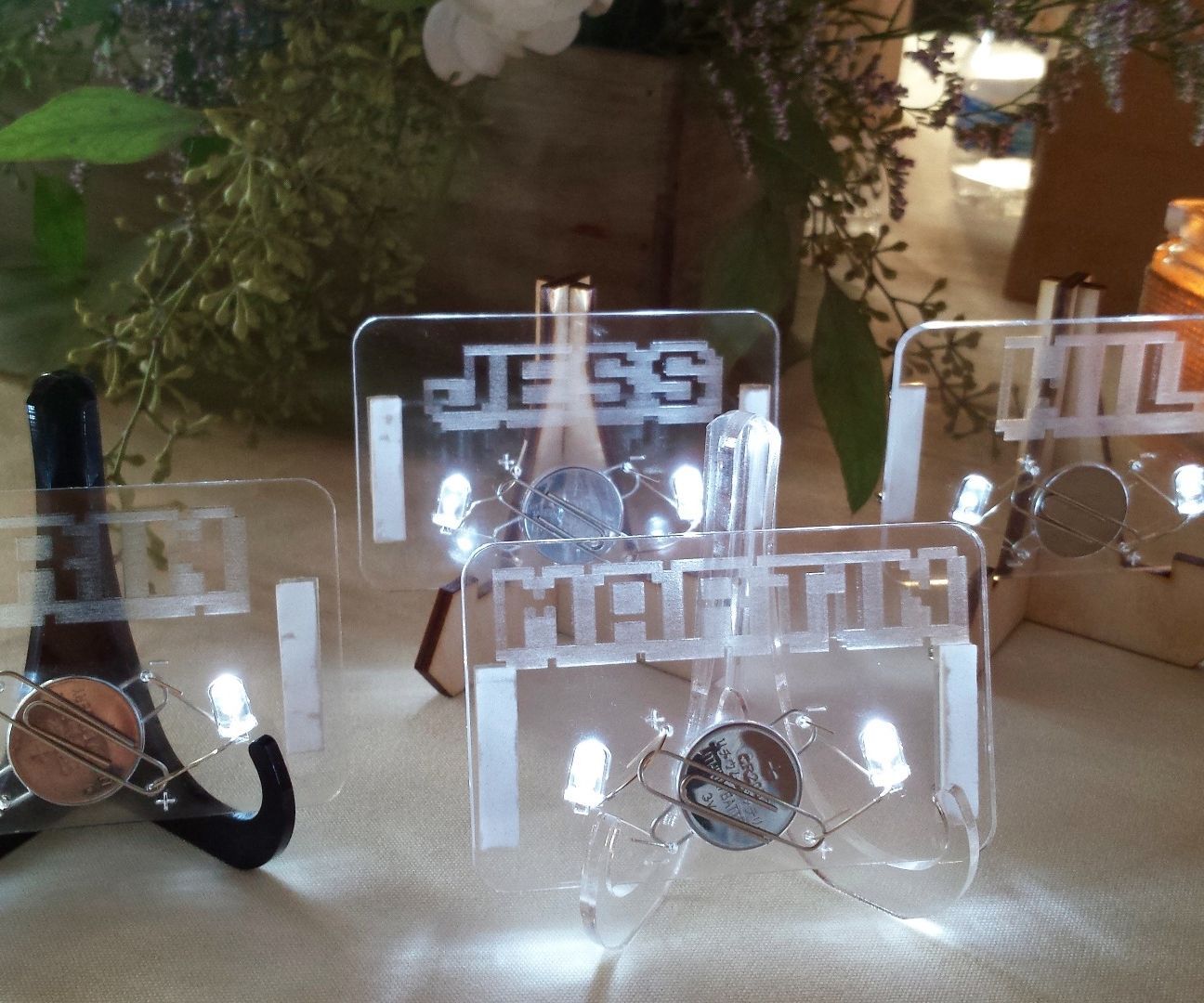 Light Up LED Place Card/Name Tag : 4 Steps (with Pictures) - Instructables