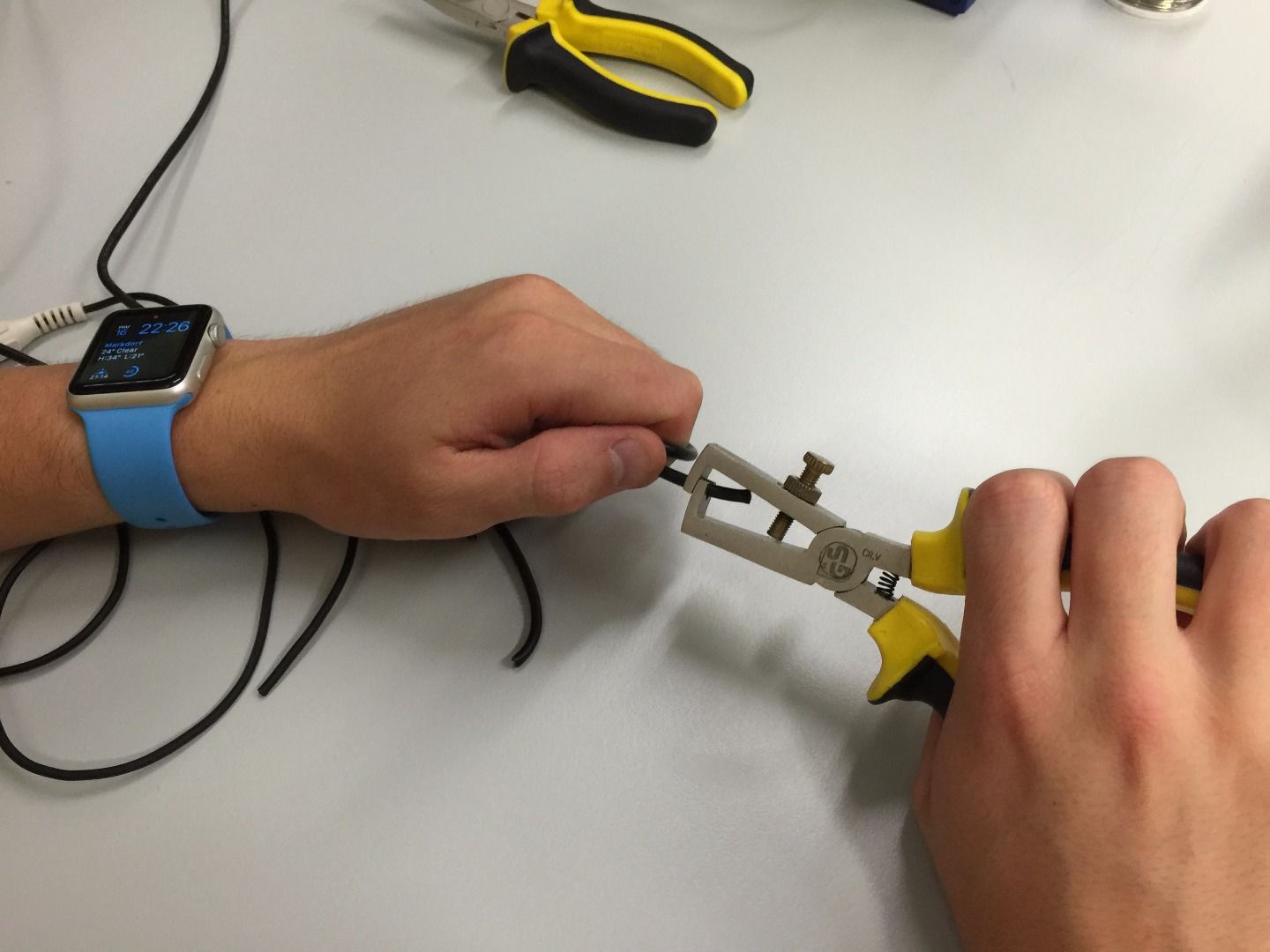 How to Build Your Own 3,5mm-jack-to-cinch-cable : 9 Steps - Instructables