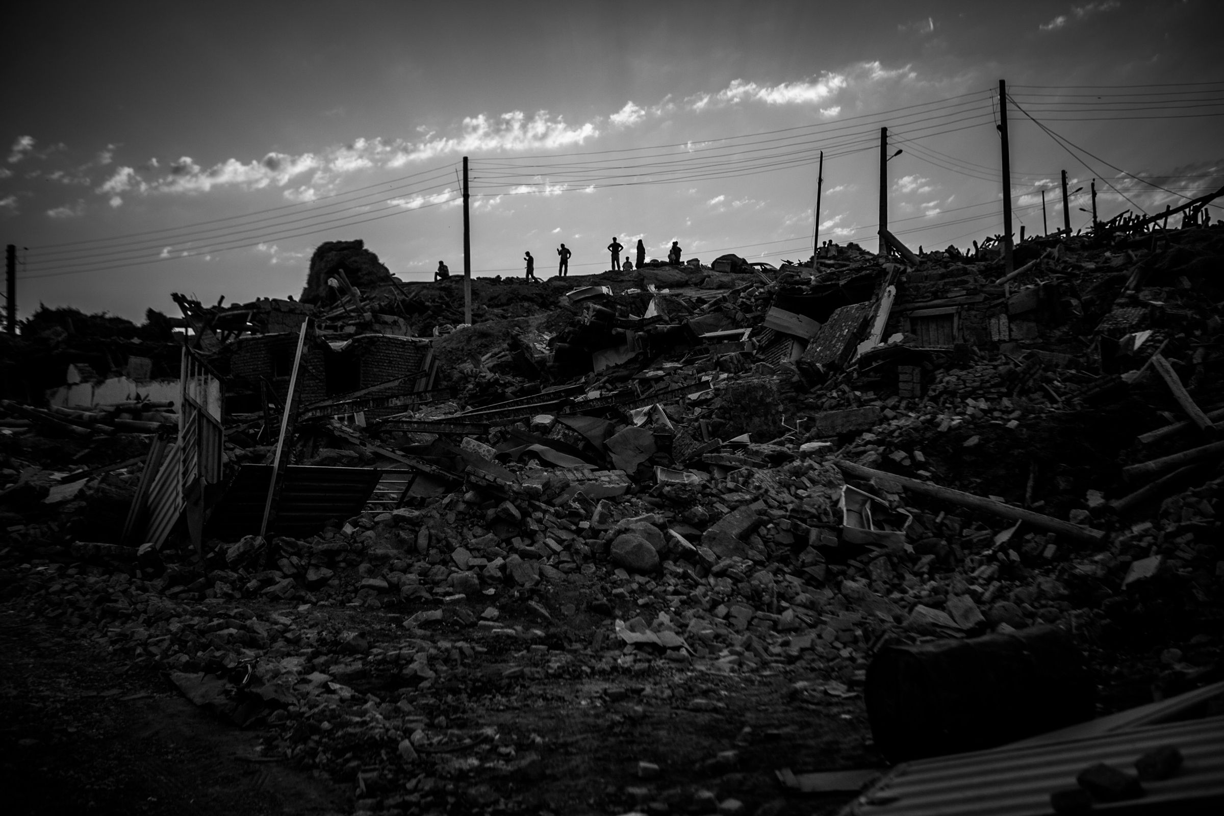 Photography in Critical Situation (Earthquake) - Instructables