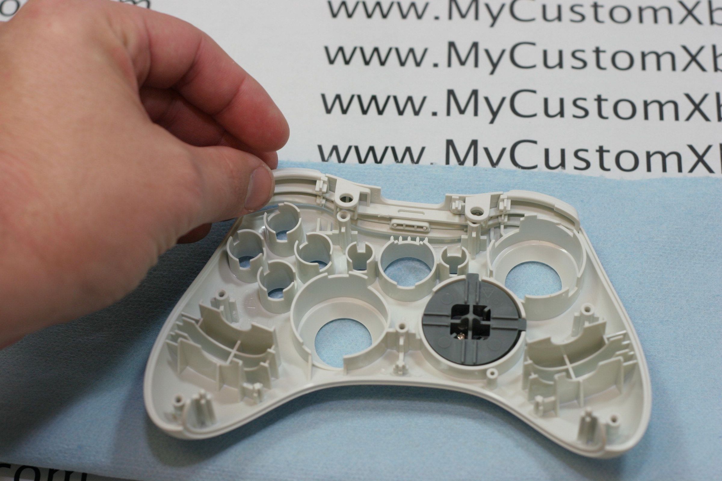 How to Disassemble an Xbox 360 Wireless Controller : 18 Steps ...