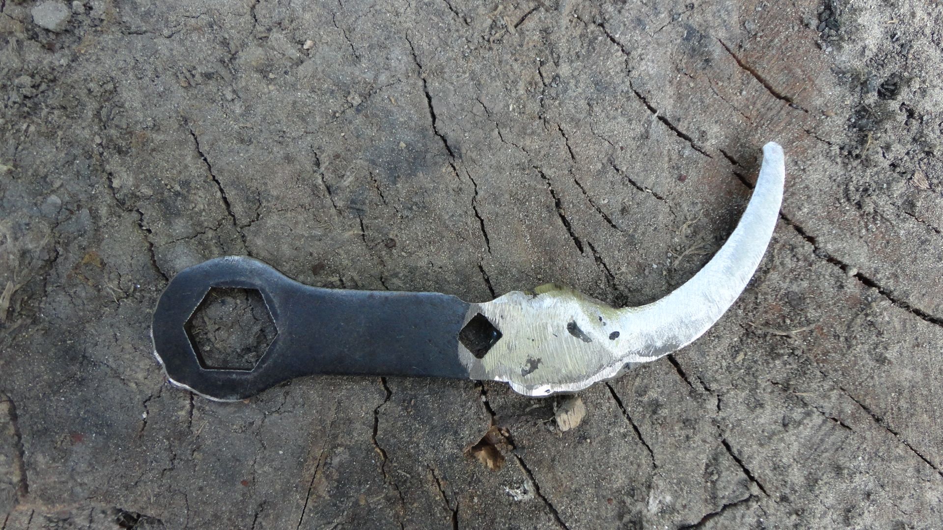 Karambit Knife From a Hand Pruners + Broken Bicycle Tool - Instructables
