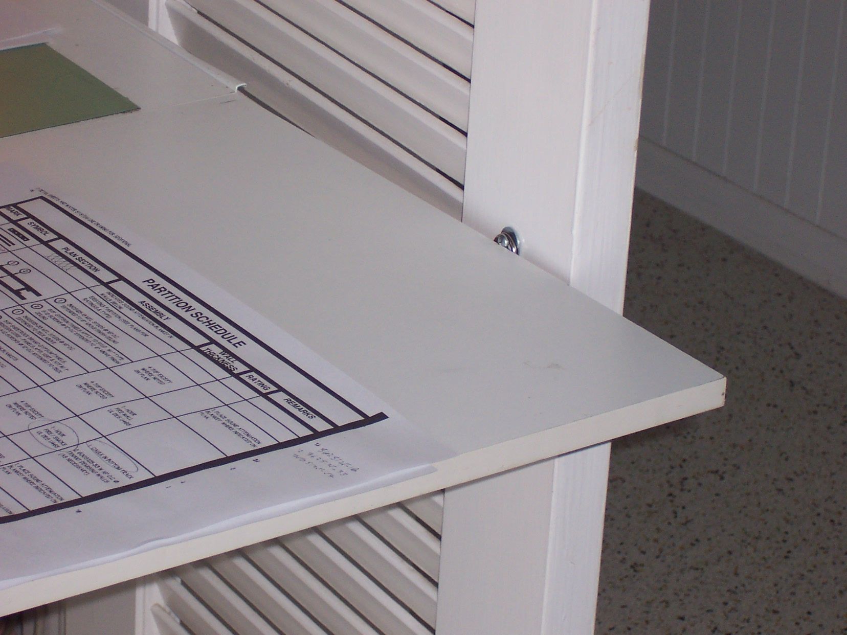 Desk With Extended Leaf : 4 Steps - Instructables