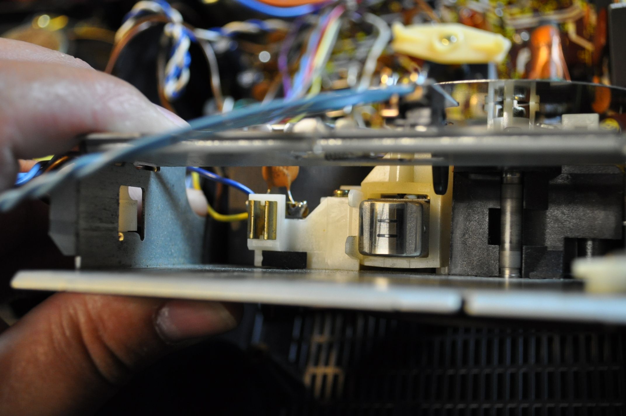 How to Revive a Portable 8-Track Tape Player : 8 Steps (with Pictures ...