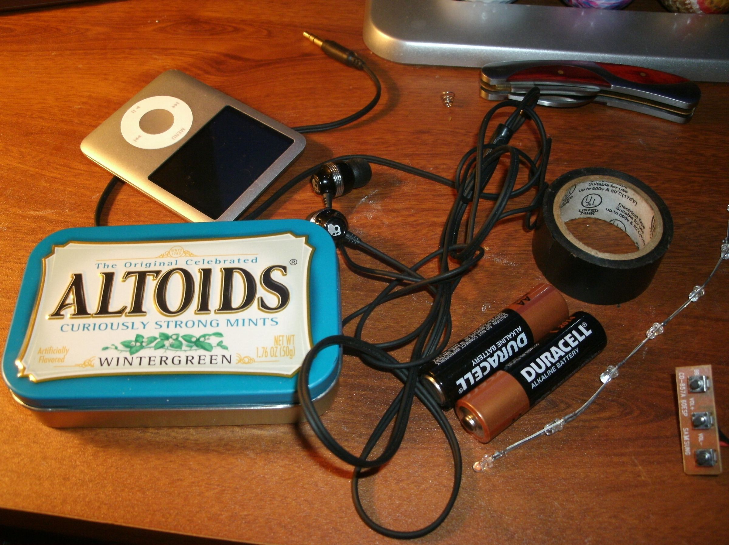 Portable Ipod Speaker With LEDS!!! : 9 Steps - Instructables