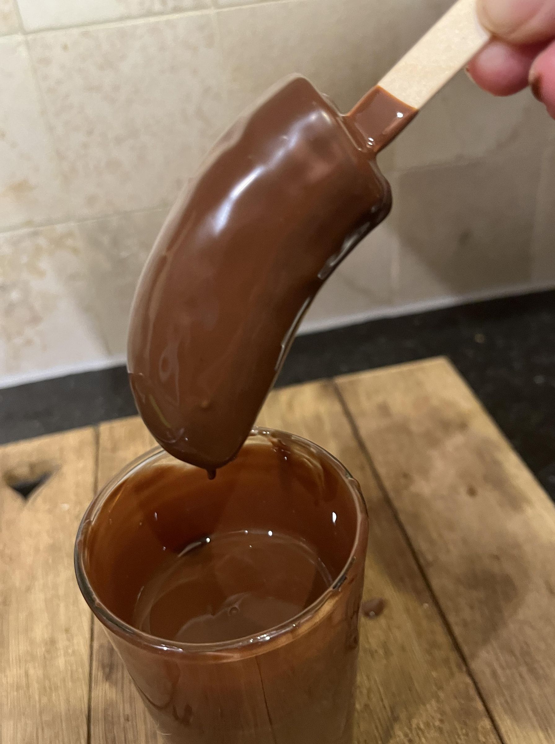 Easy Salted Caramel & Peanut Butter, Chocolate Dipped Banana Popsicles ...
