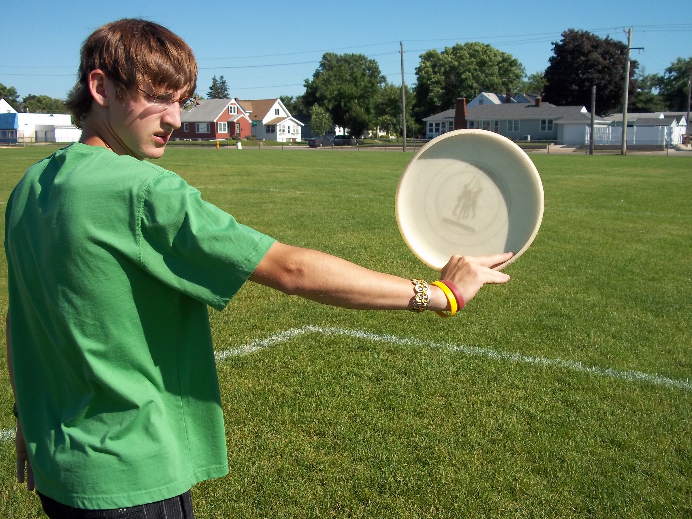 Funky McGroovy Frizbee Throwing Guide : 9 Steps (with Pictures ...