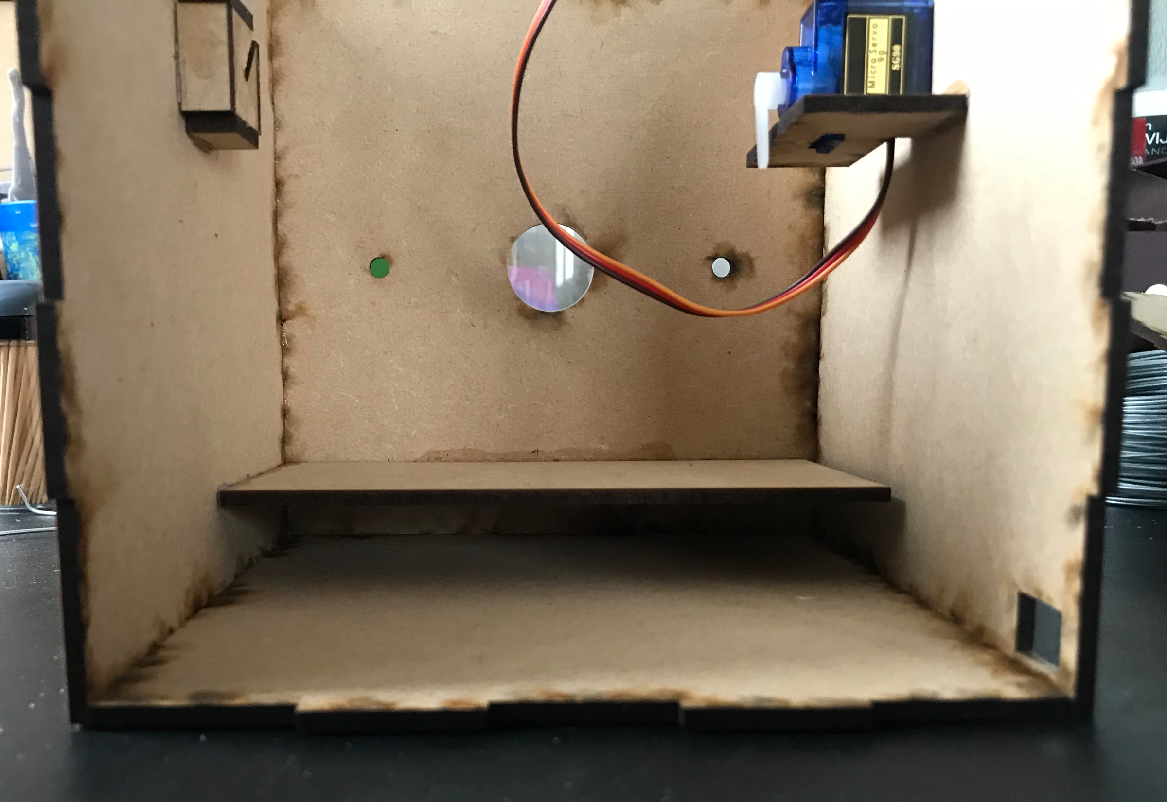 Red Light Green Light Automaton : 14 Steps - Instructables