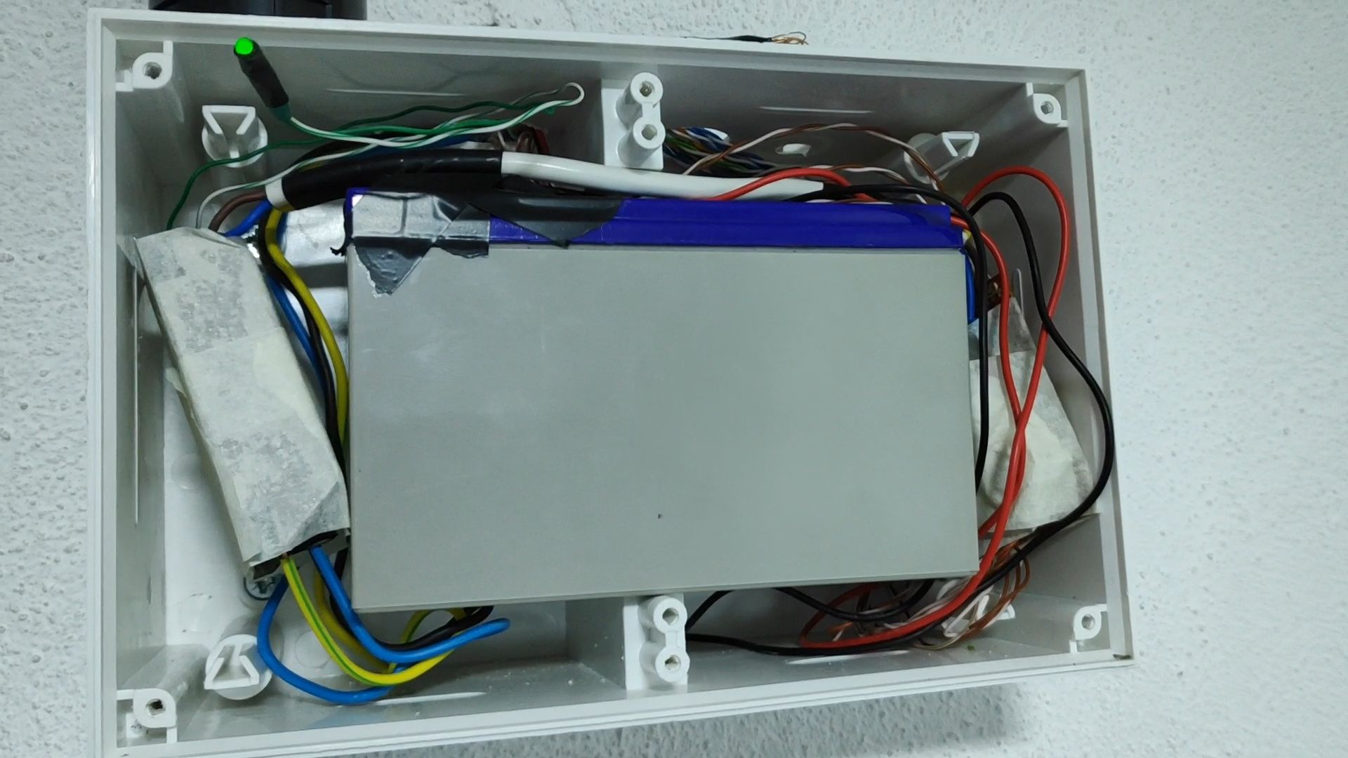 12v Battery Backup (UPS) : 4 Steps - Instructables