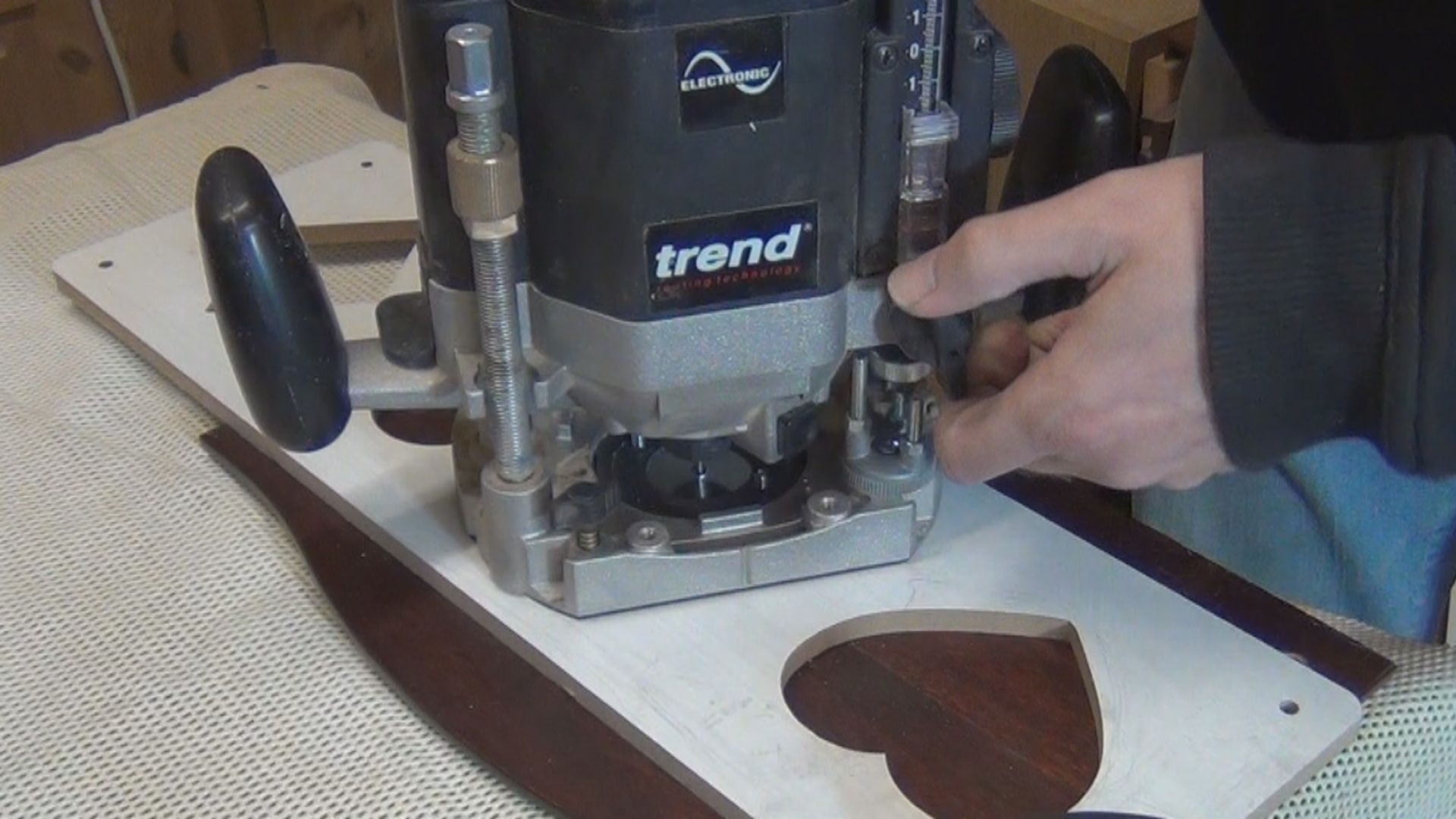 Router Inlays With a Guide Bush and Collar : 5 Steps (with Pictures ...