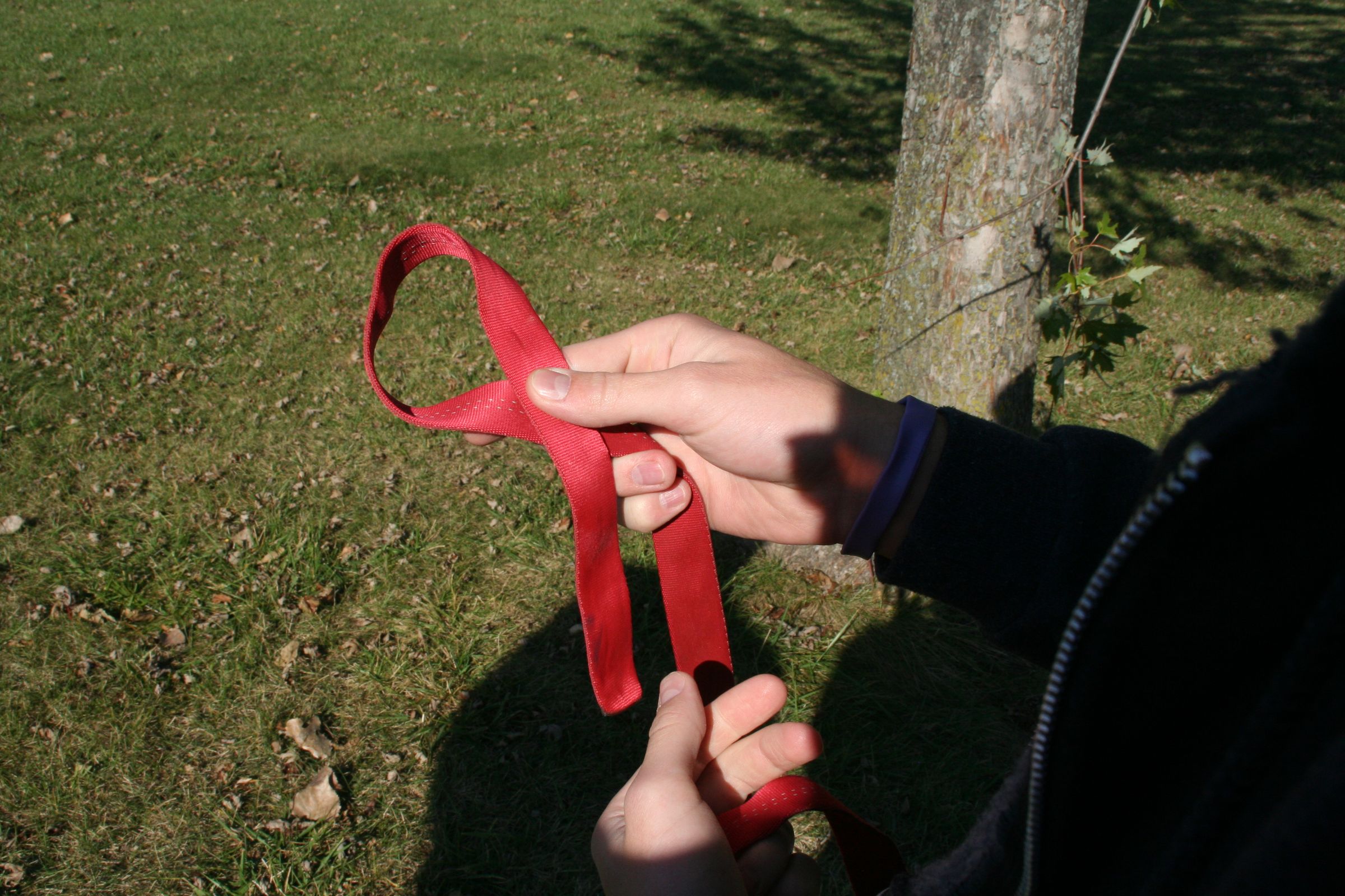 How to Set Up a Slackline : 10 Steps (with Pictures) - Instructables