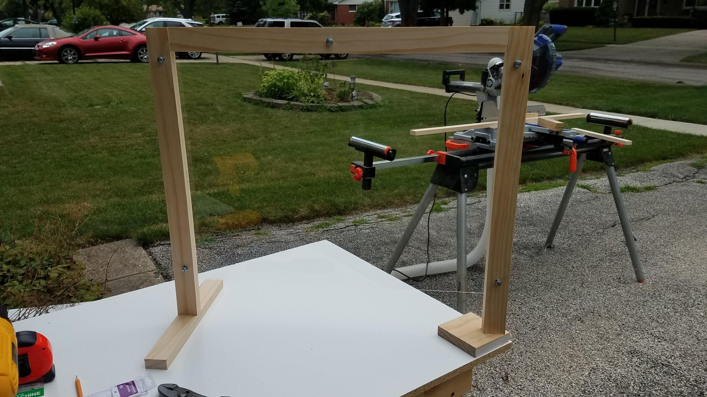 DIY Teacher Desk Shield for Writing Conferences : 7 Steps (with ...