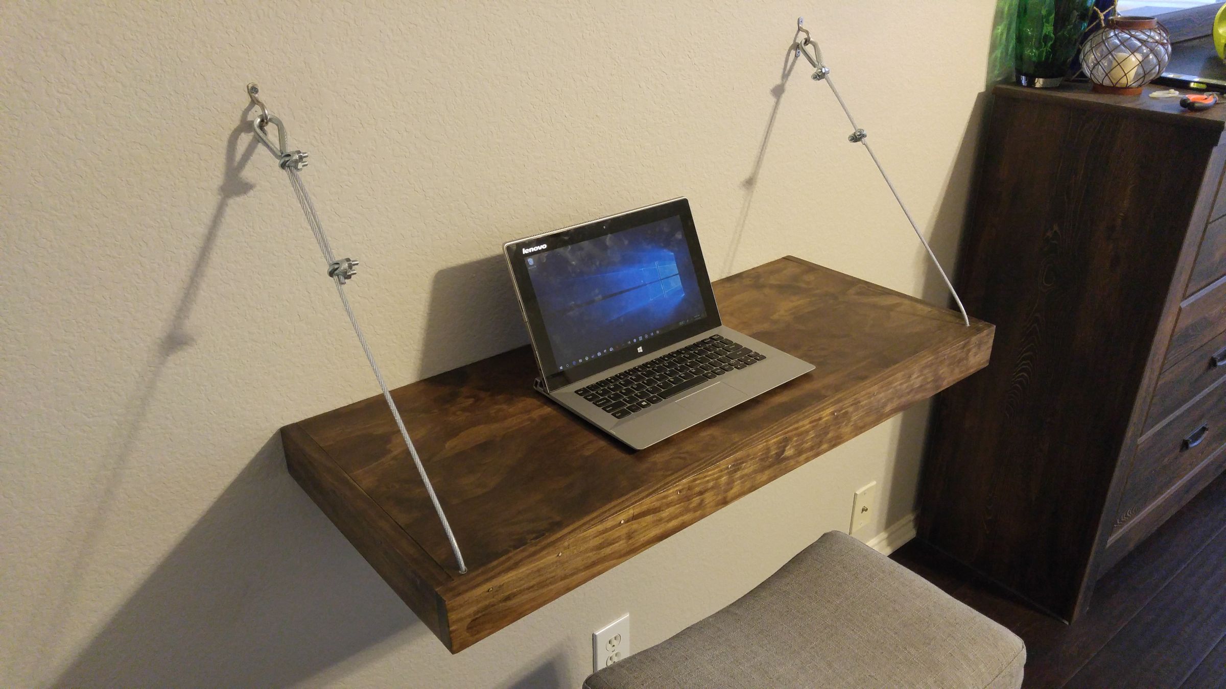 Hanging Desk : 5 Steps (with Pictures) - Instructables