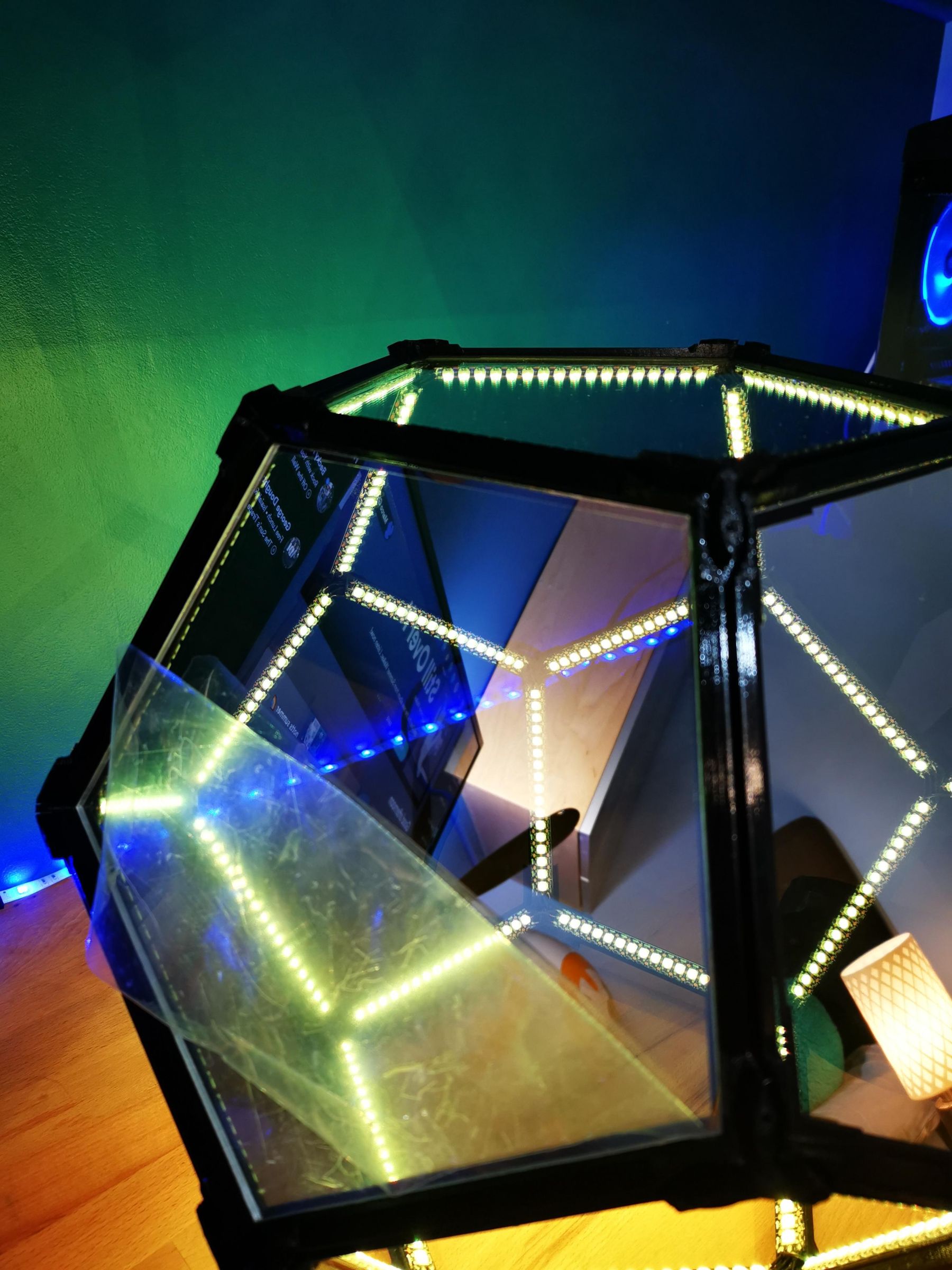 Infinity Mirror Dodecahedron : 6 Steps (with Pictures) - Instructables