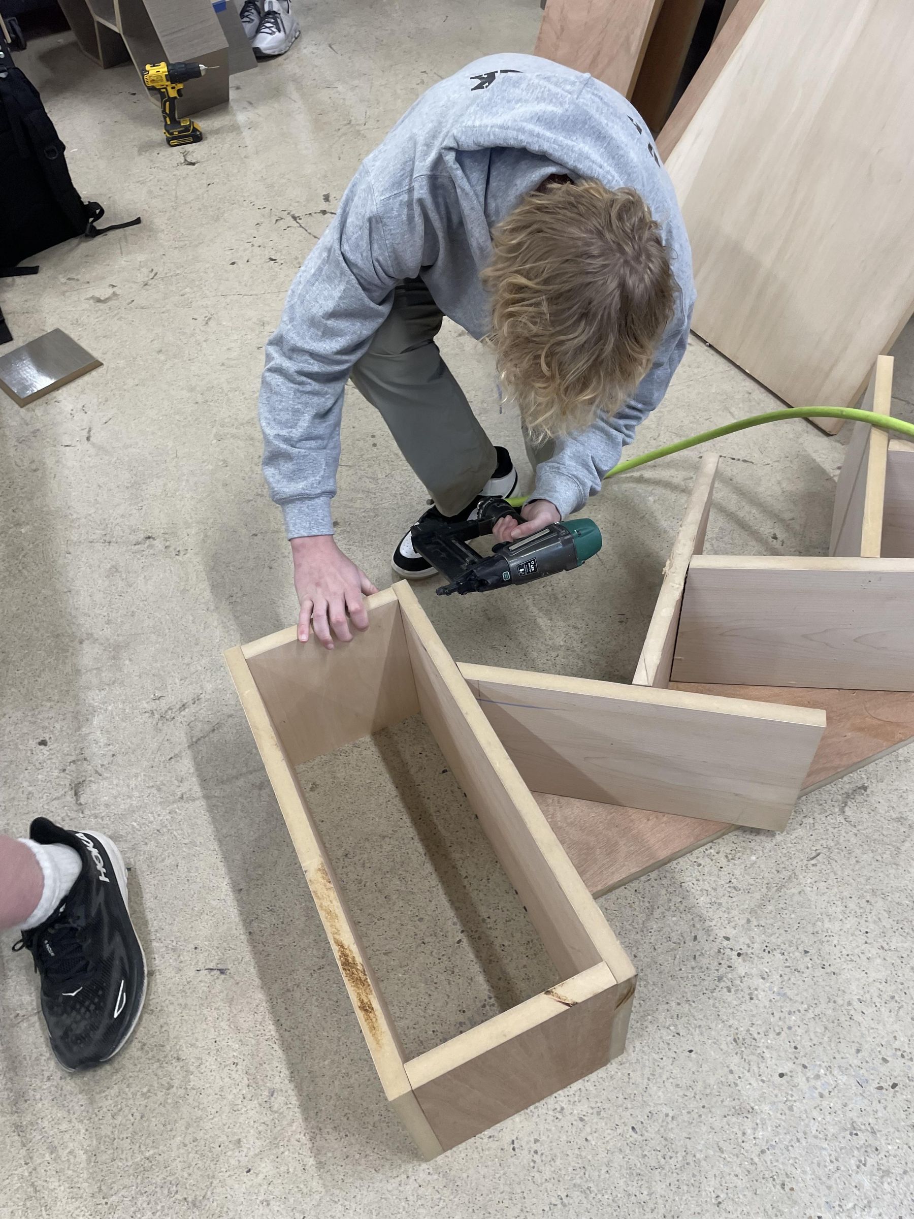 Compact Jagged T Bookshelf : 6 Steps - Instructables