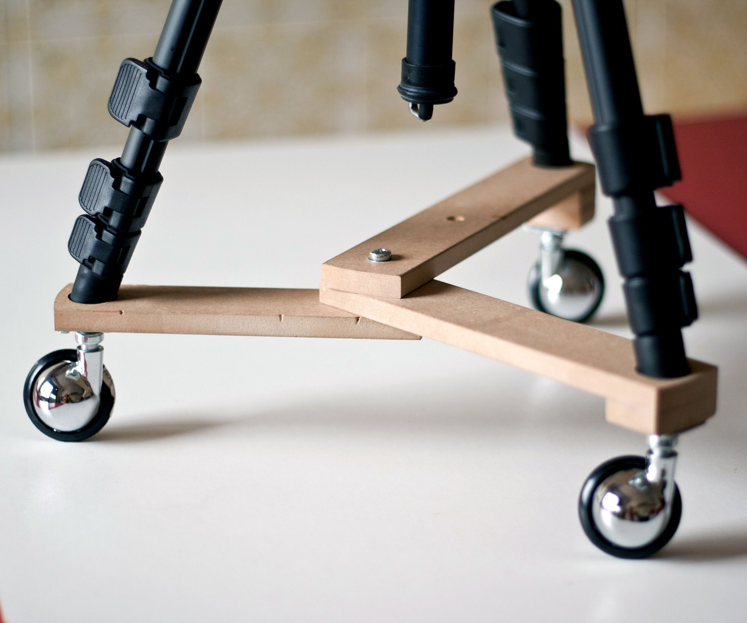 Small Foldable Tripod Dolly : 9 Steps (with Pictures) - Instructables