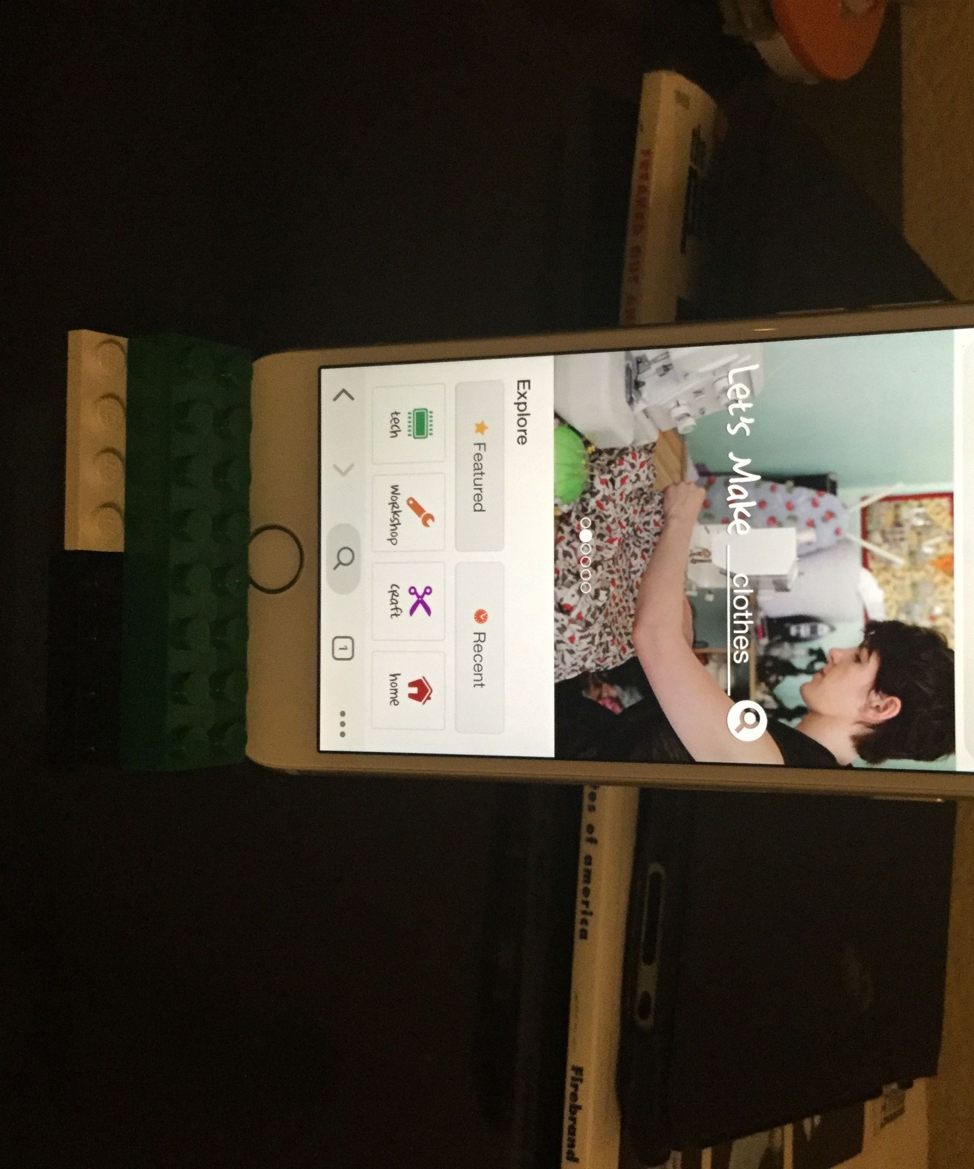 1 Minute LEGO Phone/iPod/Small Tablet Stand : 5 Steps - Instructables