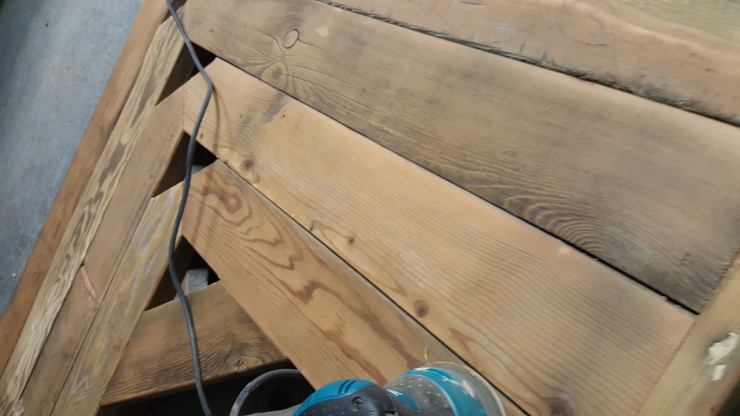 Reclaimed Corner Desk : 23 Steps (with Pictures) - Instructables