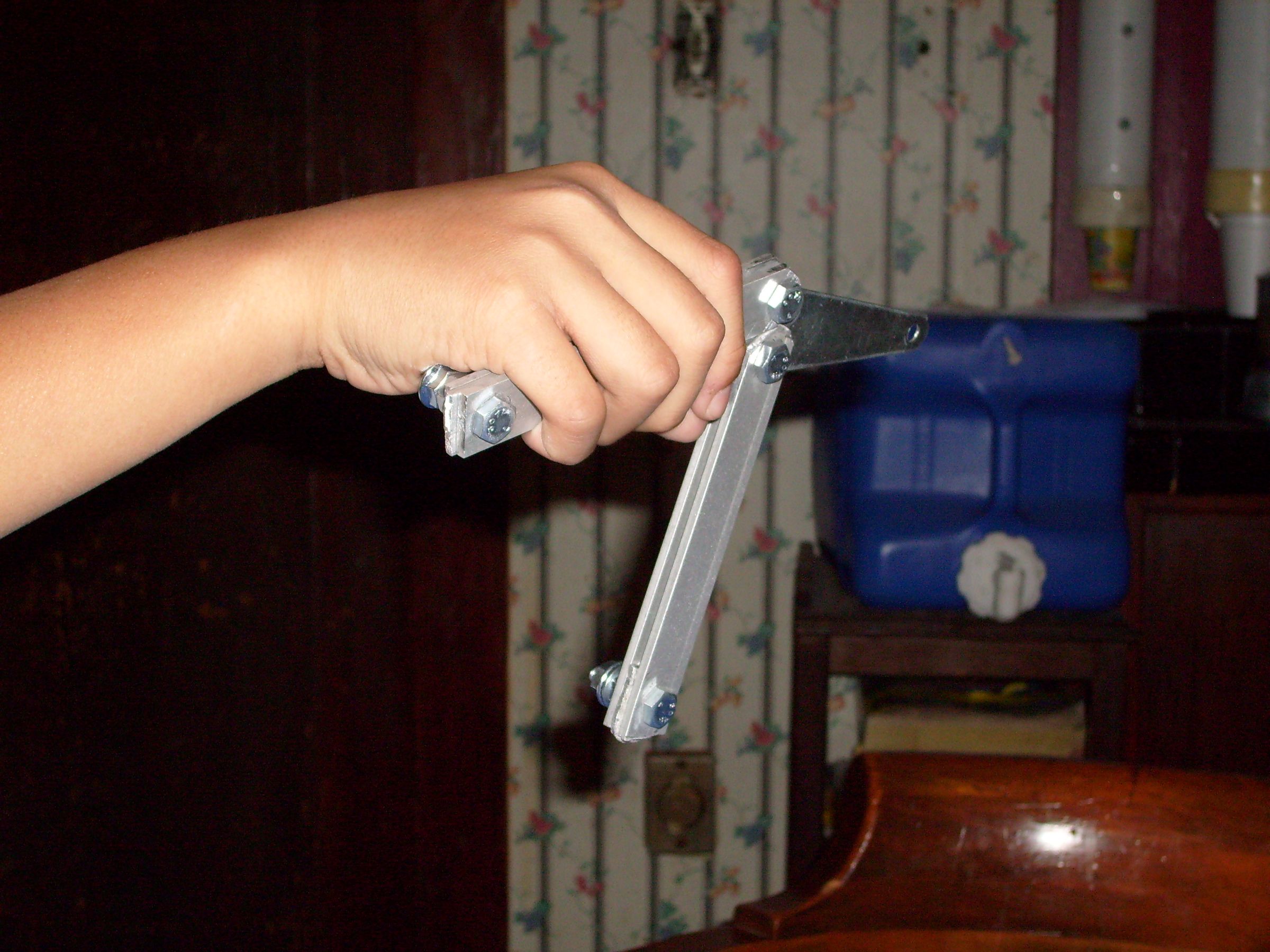 Balisong:Basic Open : 7 Steps - Instructables