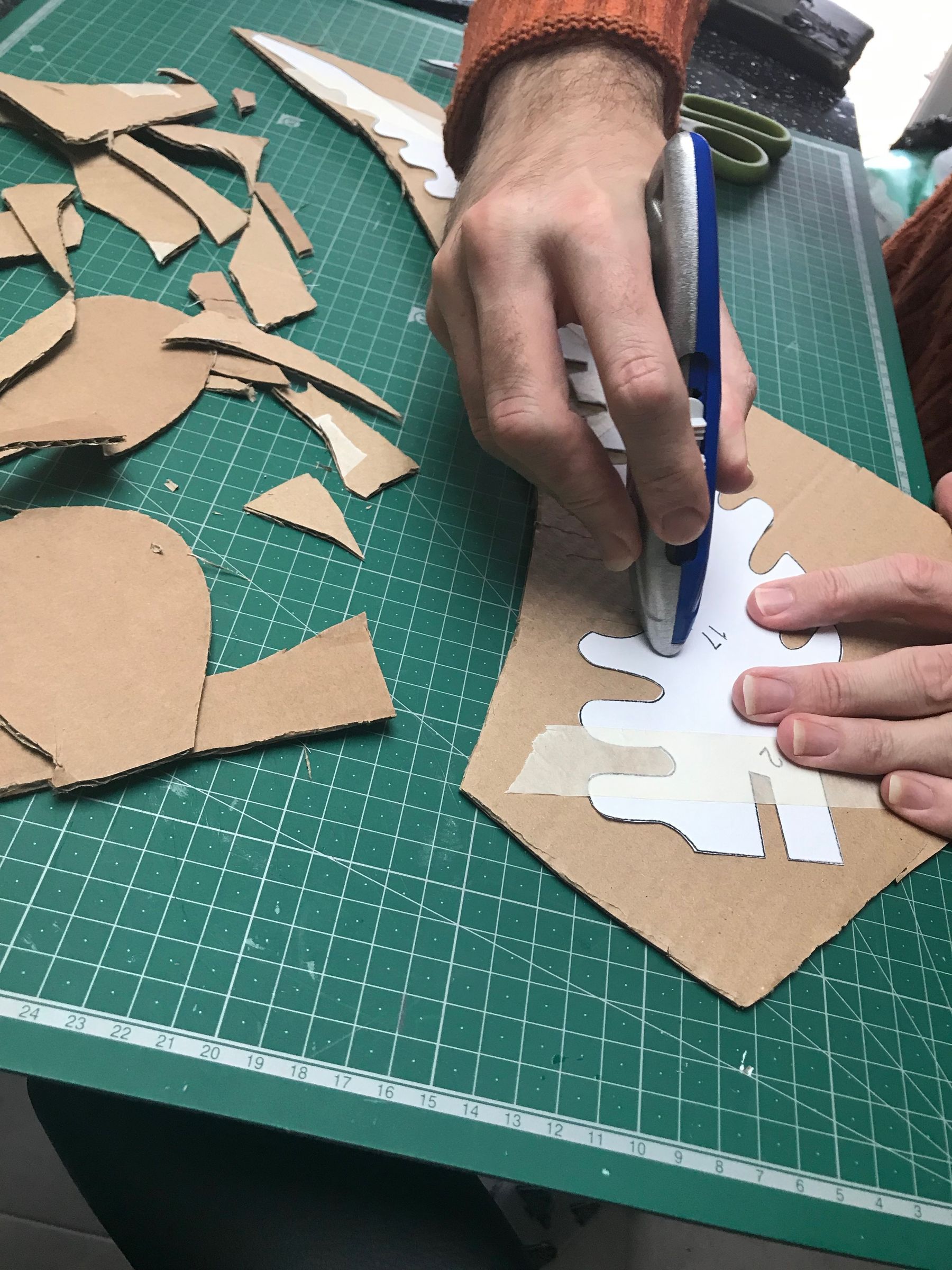 Large Cardboard Dinosaur Skeleton : 5 Steps - Instructables