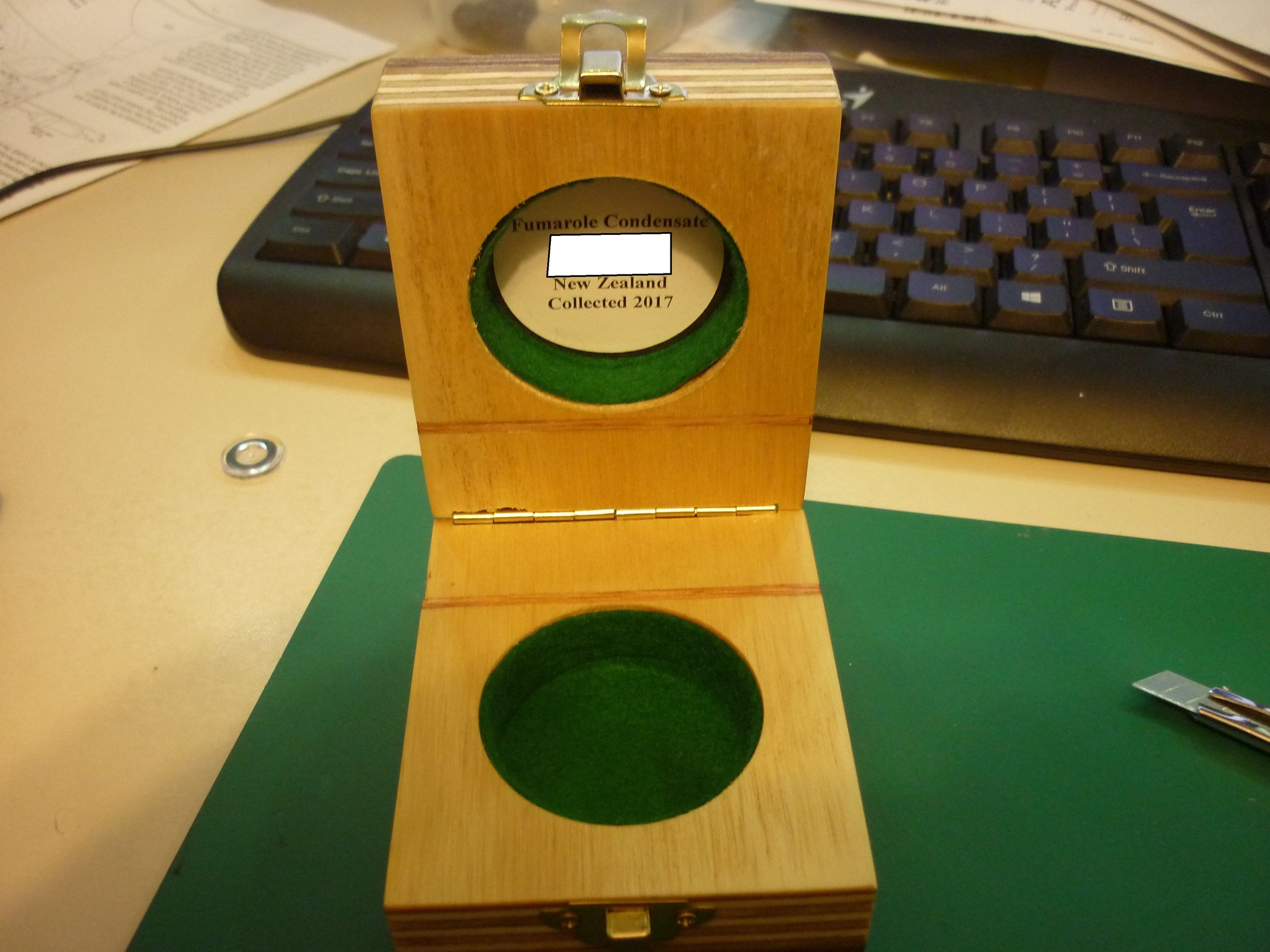 Geological Sample in Presentation Case : 7 Steps (with Pictures ...