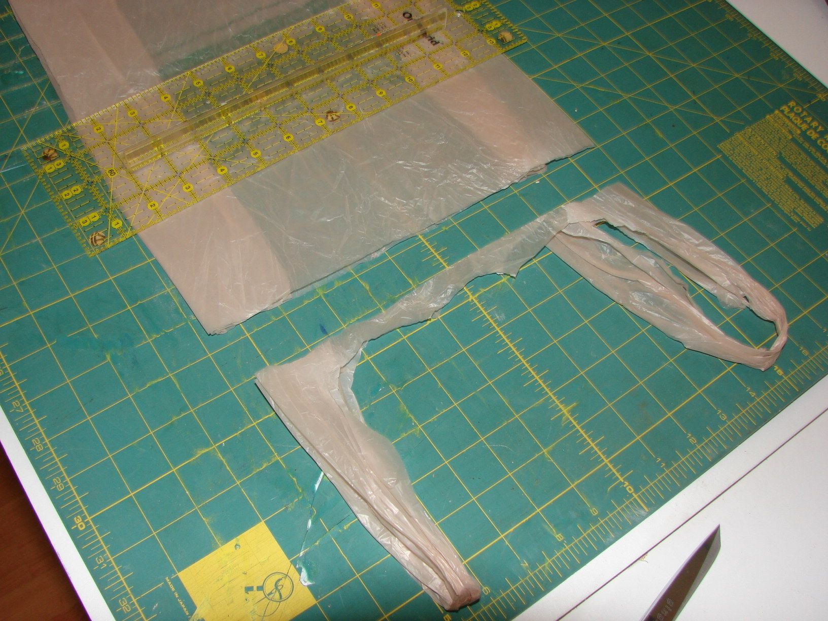 Recycled Plastic Bag Bib : 8 Steps - Instructables