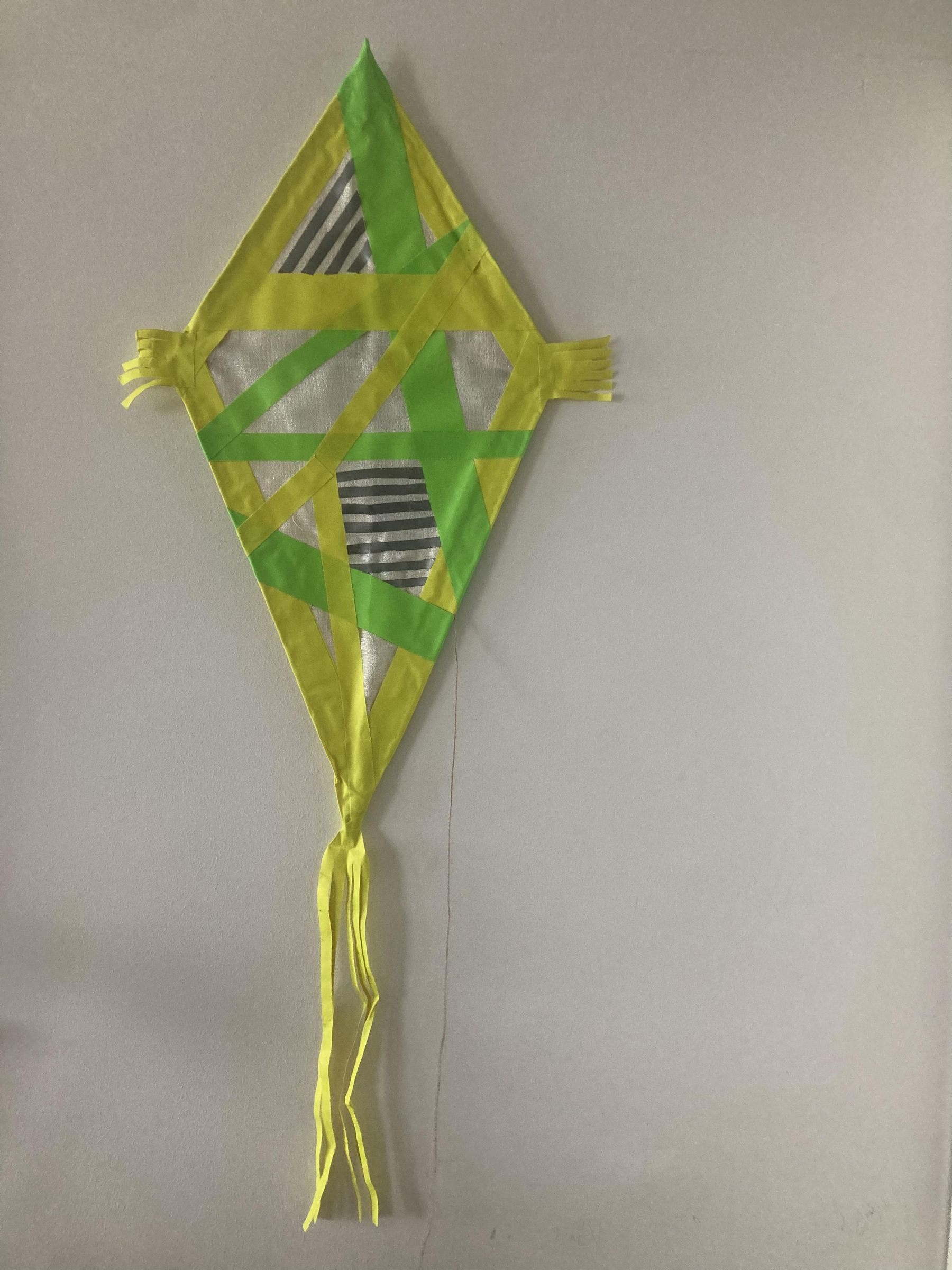 Tape-Art-Kite : 5 Steps - Instructables
