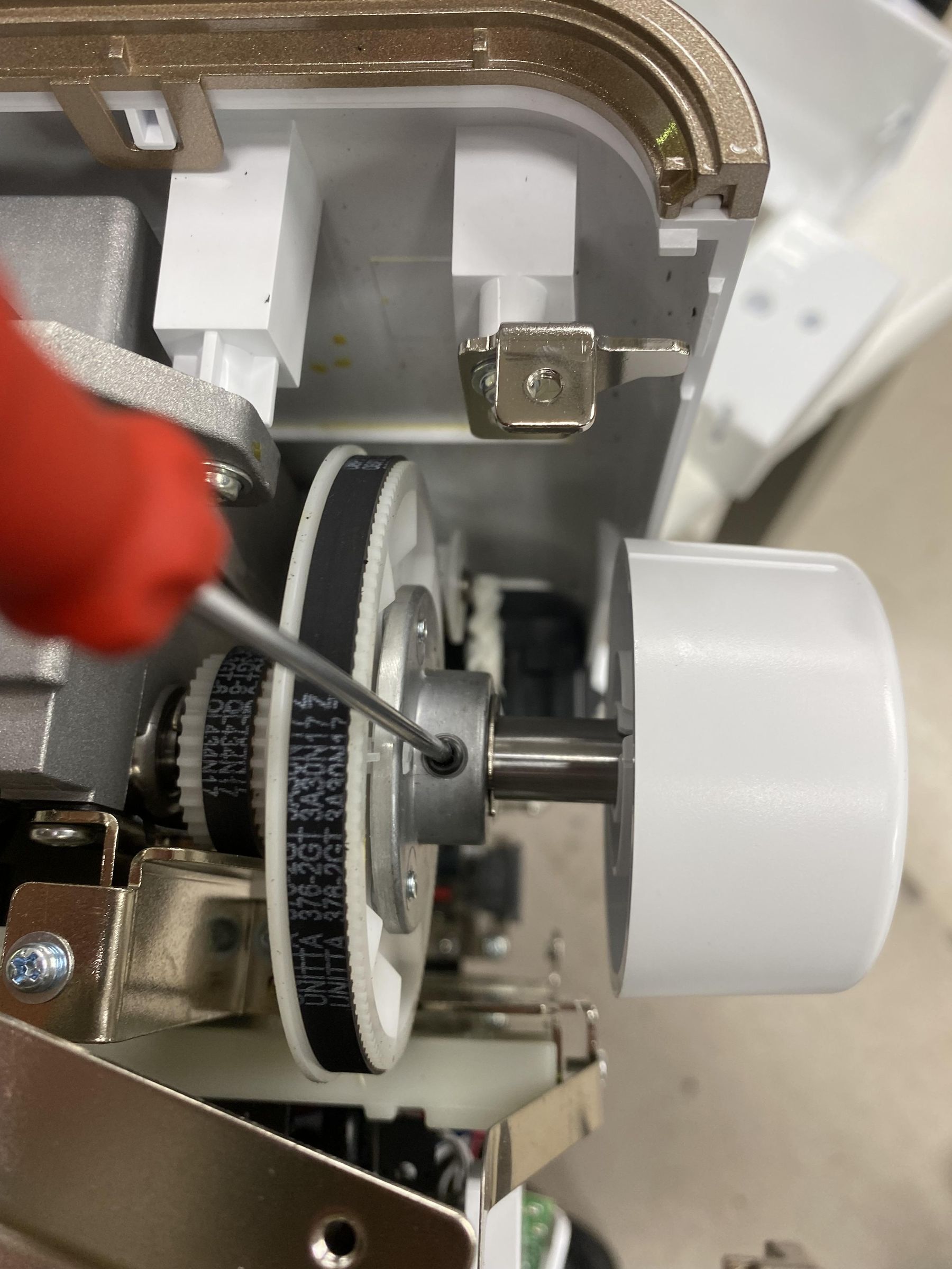 How to Timing Your Sewing Machine : 4 Steps (with Pictures) - Instructables