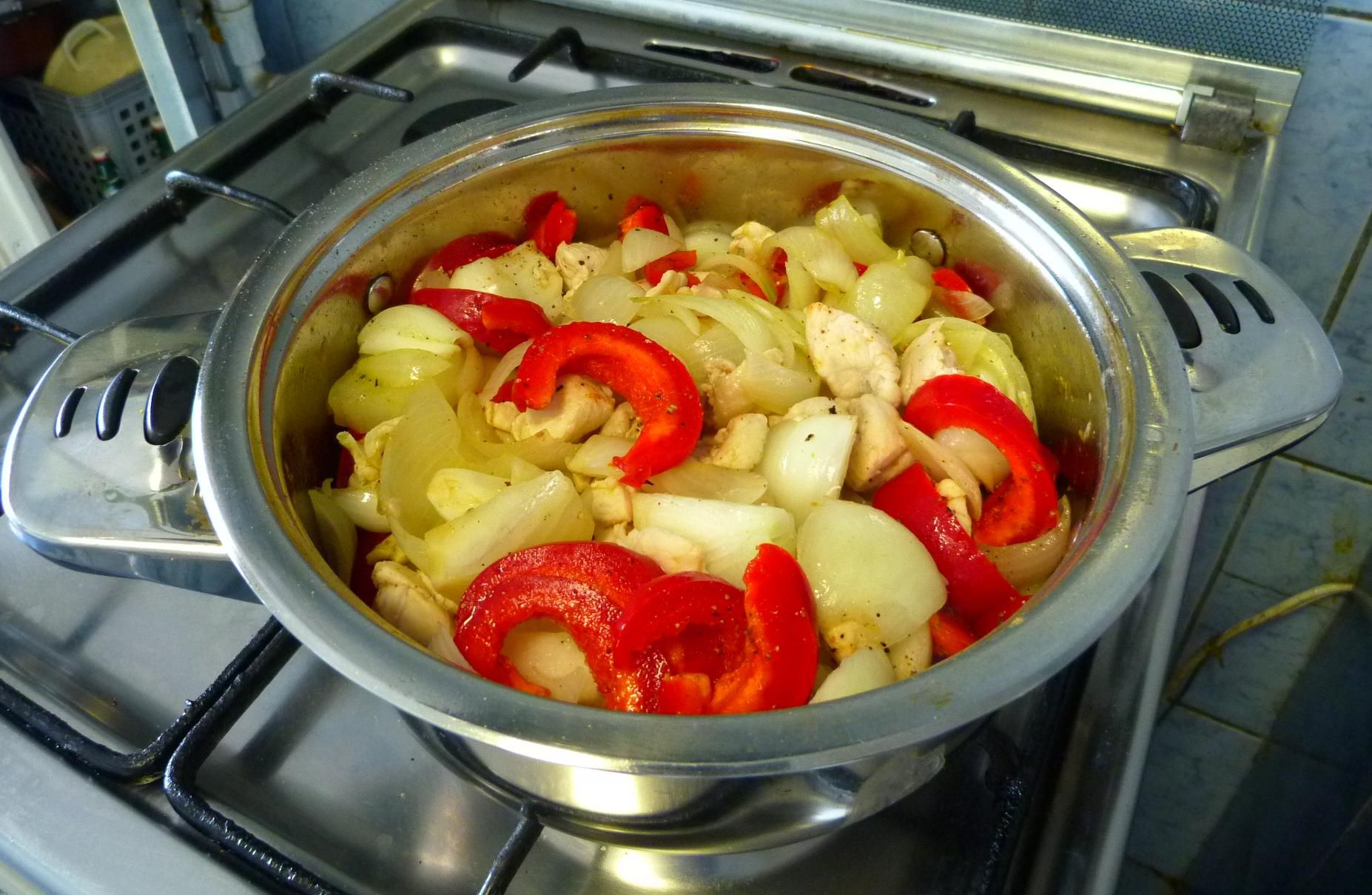 Traditional Cooking: Yellow Onion With Chicken Dish : 6 Steps ...