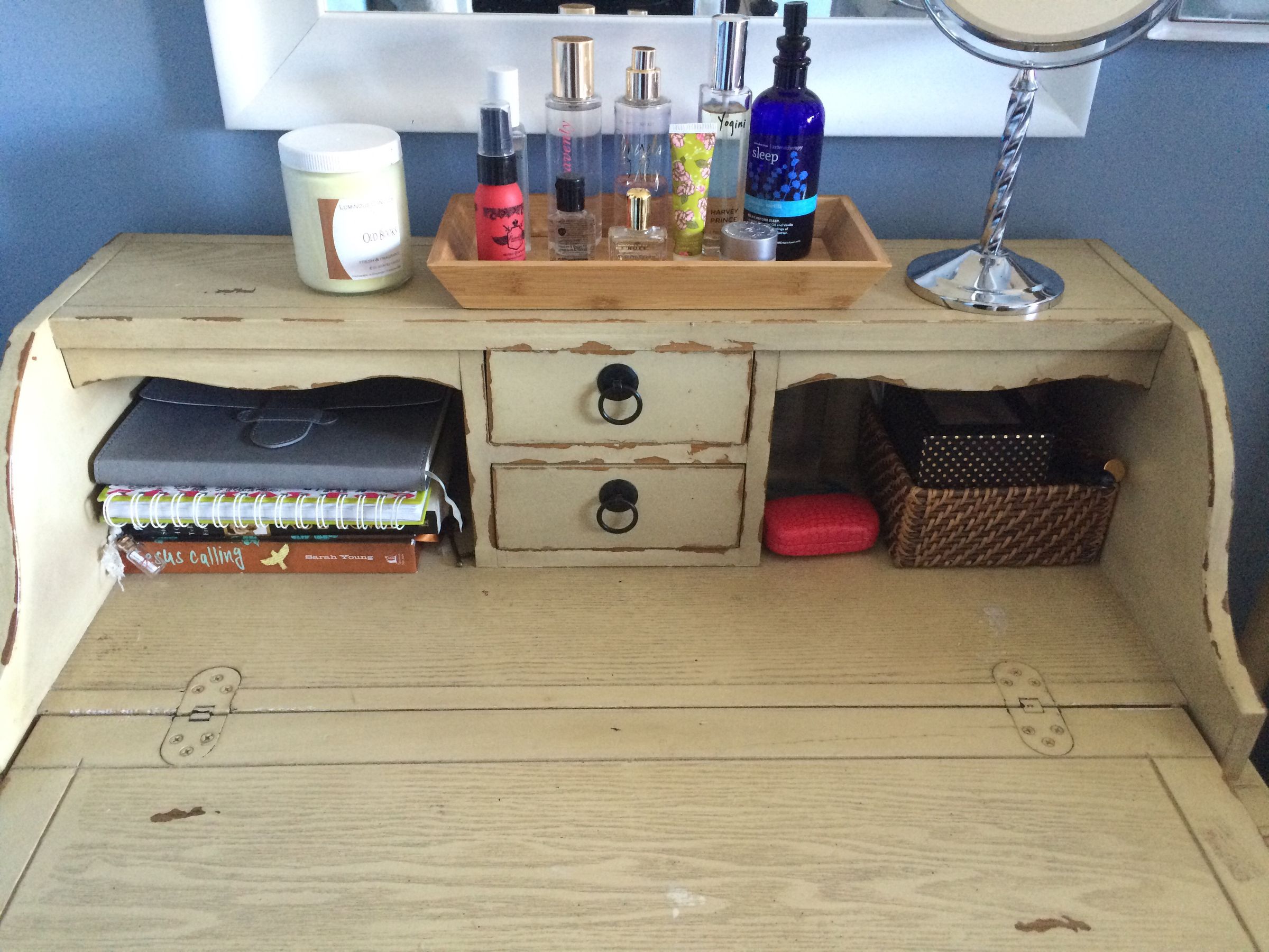 Organize a Messy Desk : 8 Steps (with Pictures) - Instructables