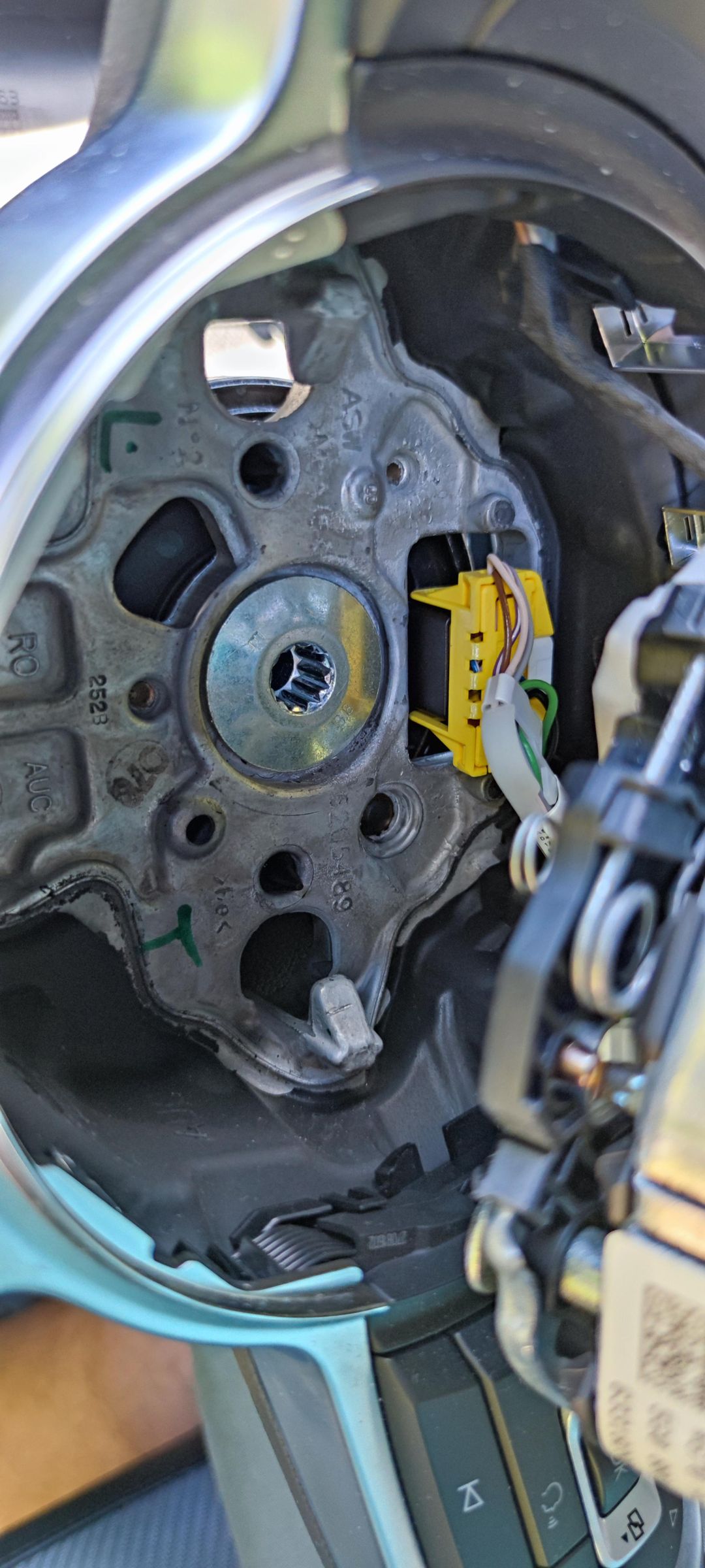 Fixing a Clockspring of a VW Tiguan 2 : 10 Steps (with Pictures ...