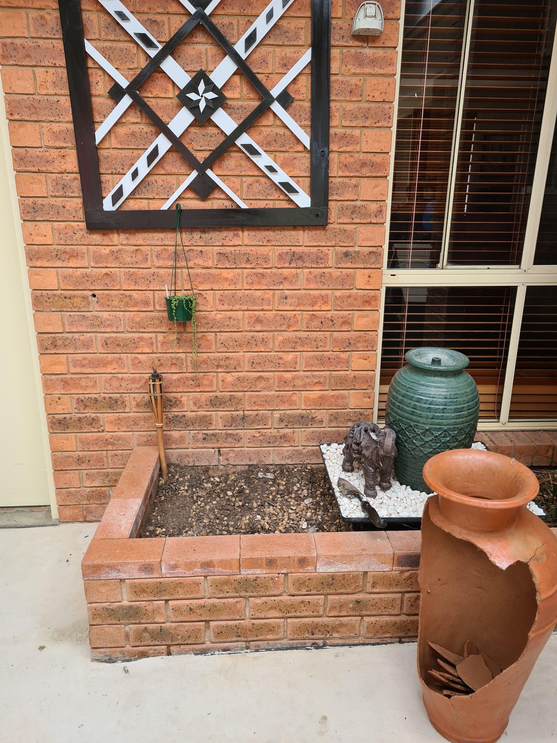 Broken Terracotta Pot Planter : 7 Steps - Instructables