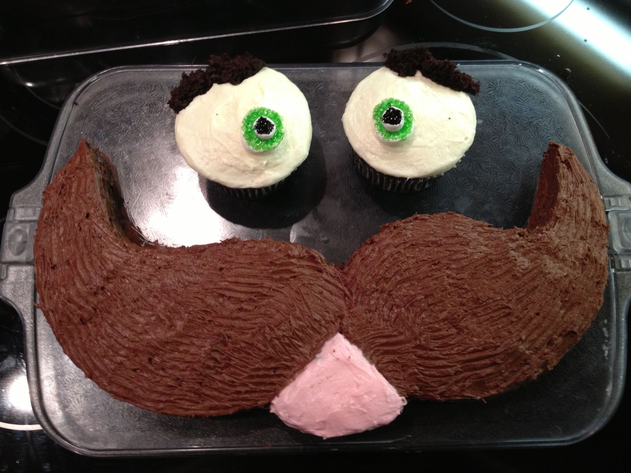 How to Make a Mustache Face Cake : 13 Steps (with Pictures) - Instructables