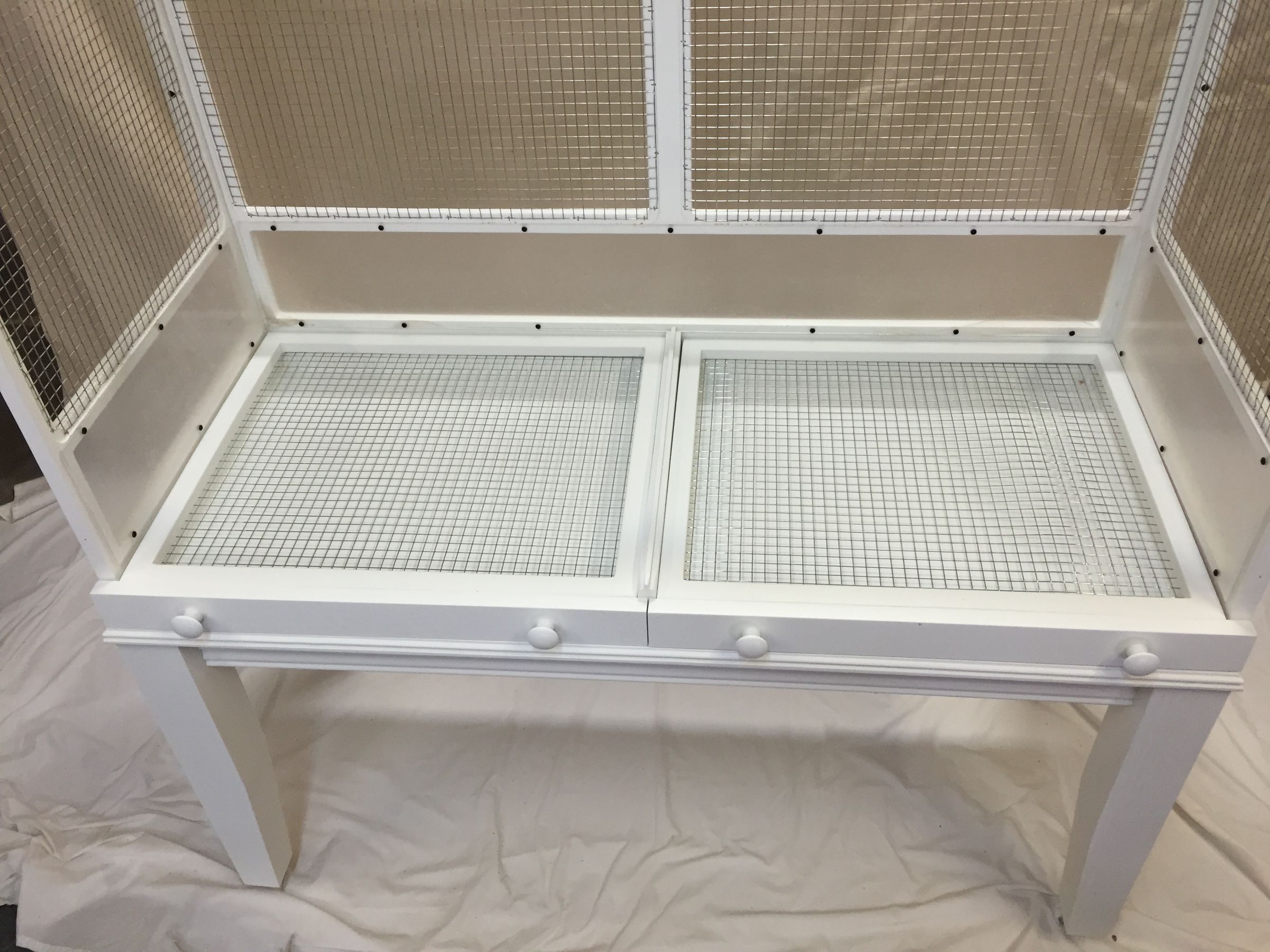 Jennifer's Display Cage W/Removable Divider - Instructables