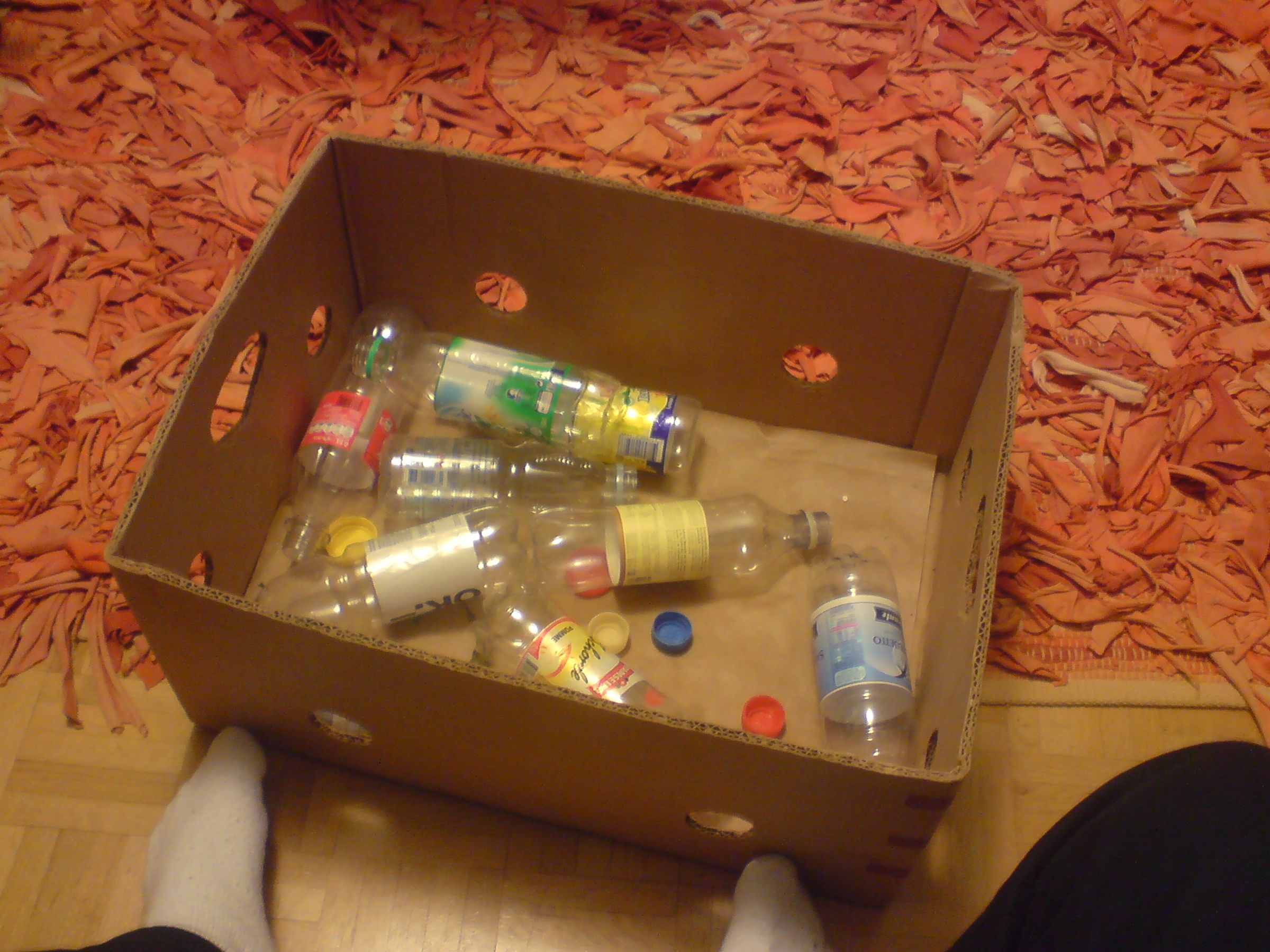 How to Build an Intriguing-looking But Simple Lamp Made of Plastic ...