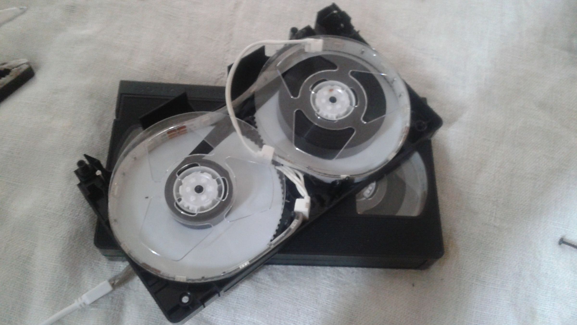 VHS DECORATION LAMP : 10 Steps (with Pictures) - Instructables