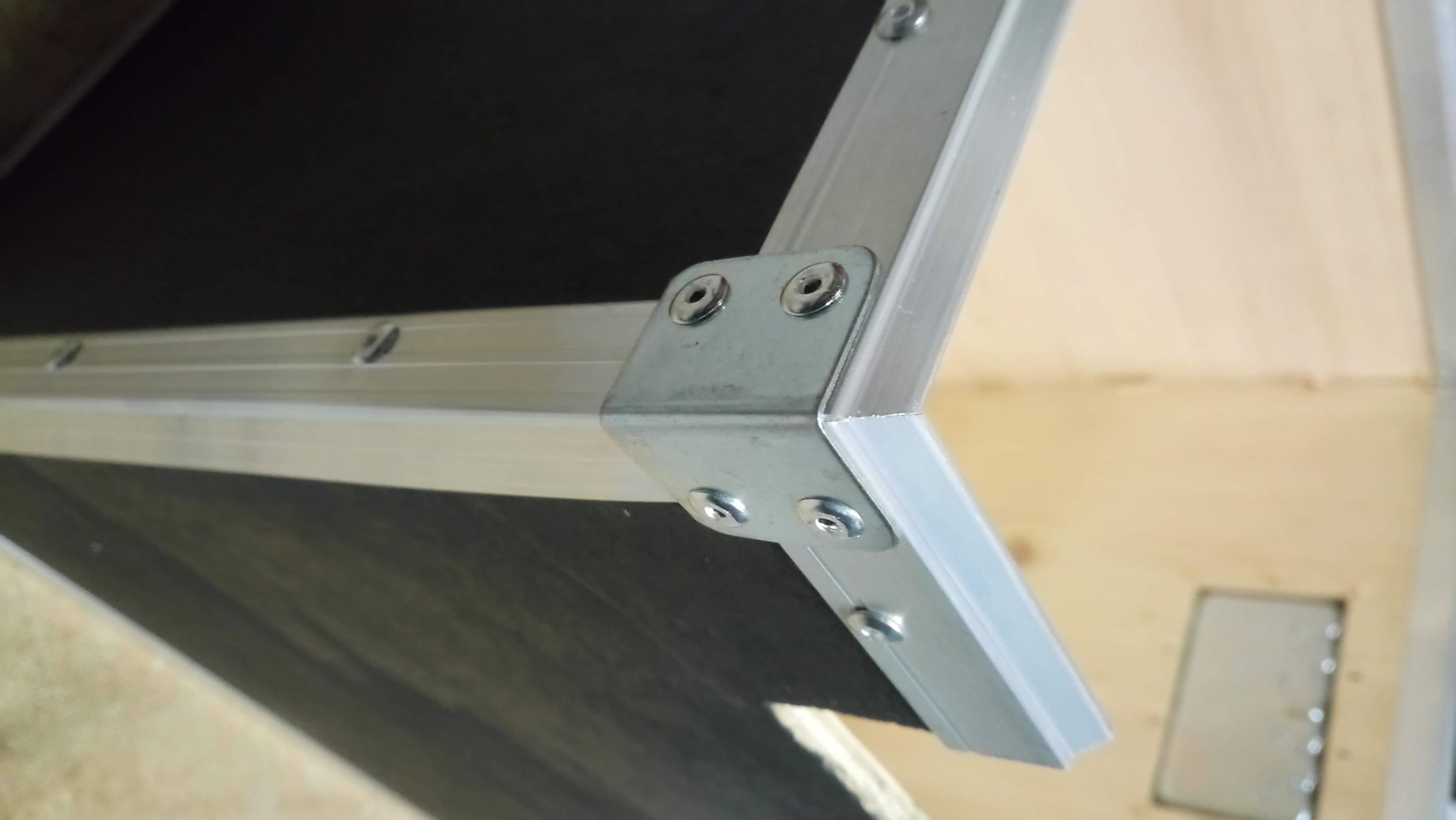 Making of a DIY Flightcase : 9 Steps (with Pictures) - Instructables